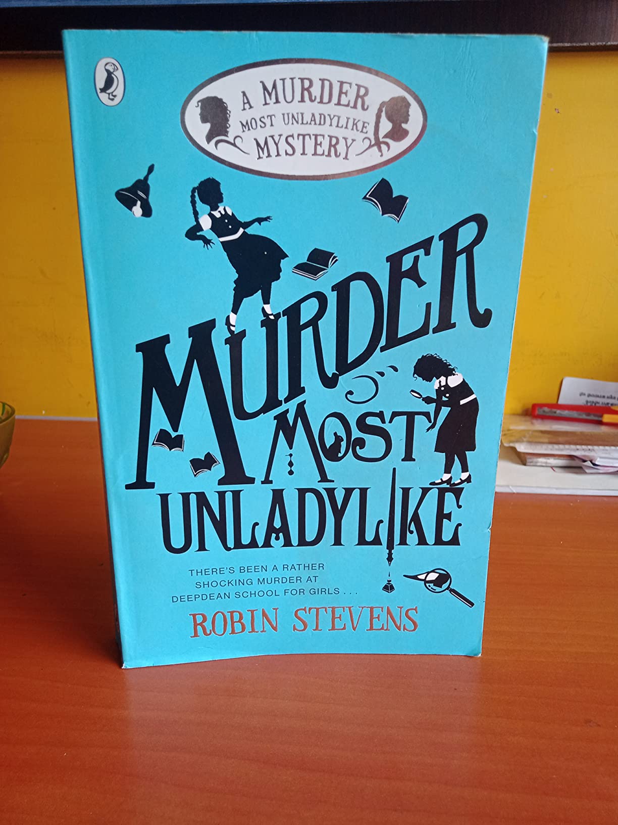 WELLS & WONG01 MURDER IS BAD MANNERS : Stevens, Robin: Amazon.in: Books