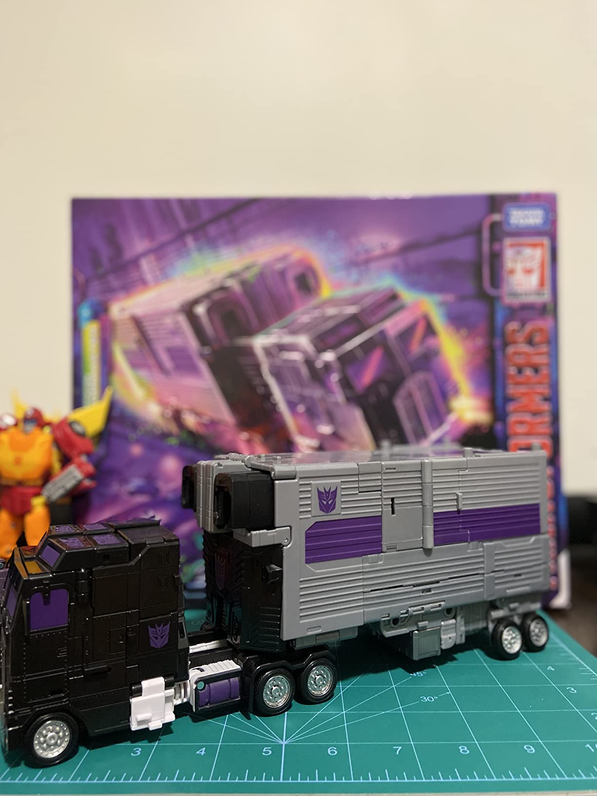 $18/mo - Finance Transformers Toys Generations Legacy Series Commander ...