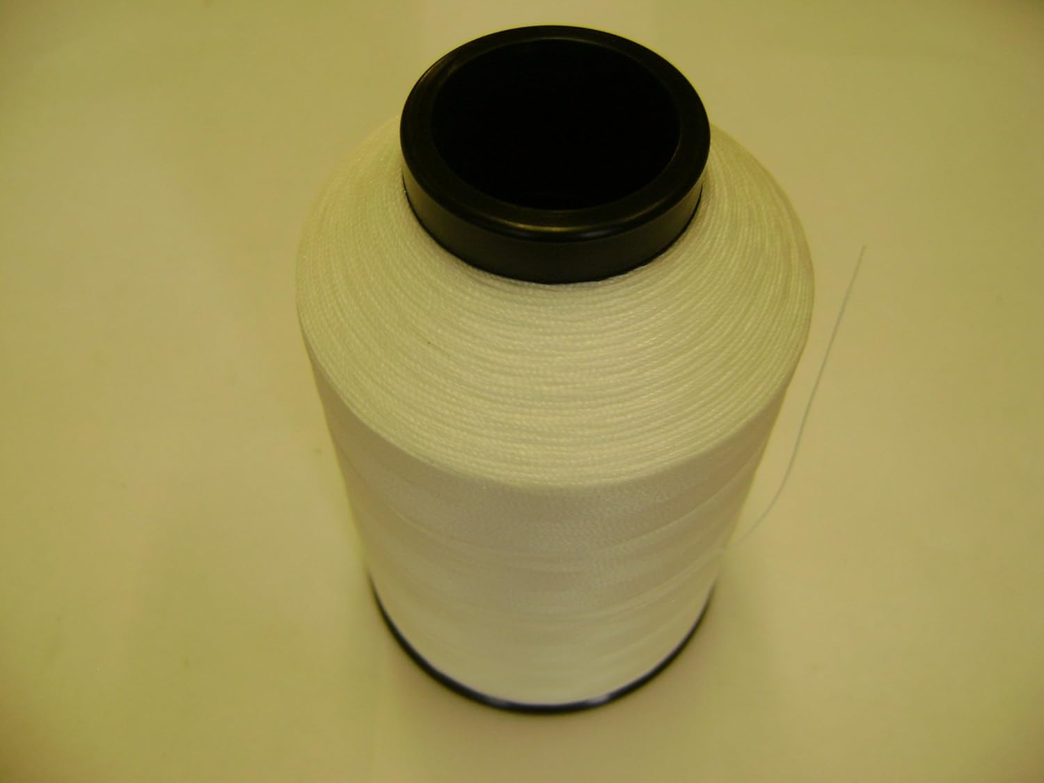 Amazon.com: 4Oz 1500 Yards #69 Tex70 T70 White Nylon Bonded Sewing ...