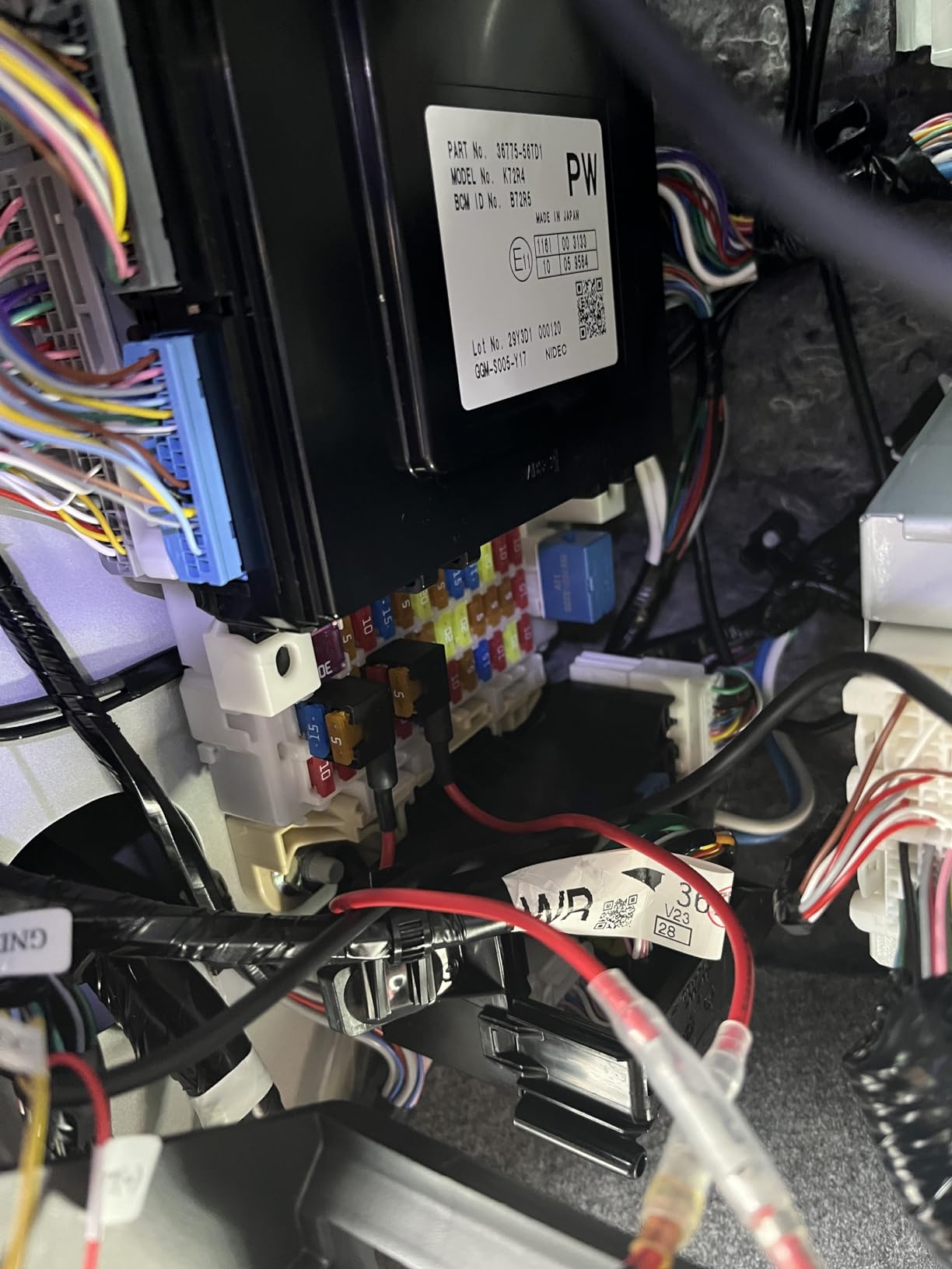 Amazon.co.jp: VANTRUE VP05 直結電源ケーブル ディスプレイ搭載 電圧確認可能 低電圧保護 24時間駐車監視 VANTRUE N5/N4Pro/N2X/N4/S1 ...