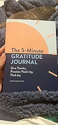 Amazon.com: The 5-Minute Gratitude Journal: Give Thanks, Practice ...