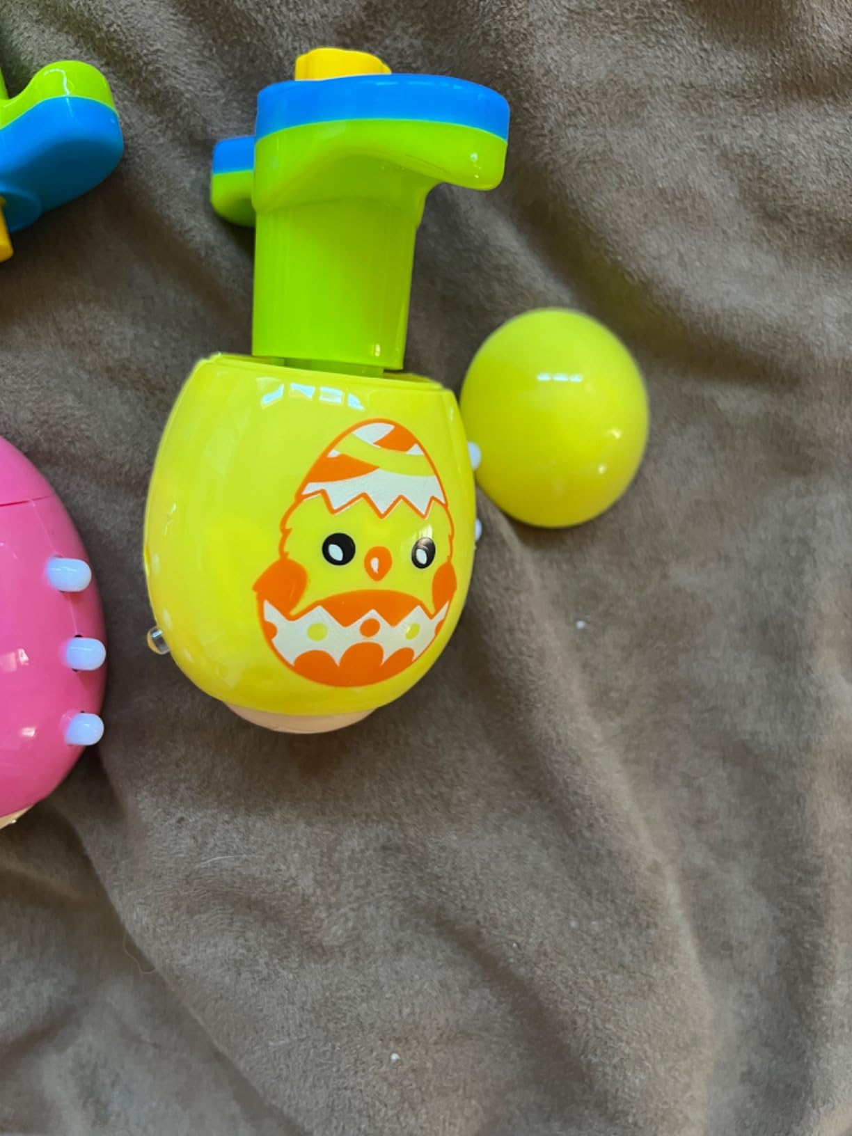 Amazon.com: Itscolofy 4 Pack Easter Egg Light Up Spinning Singing Tops ...