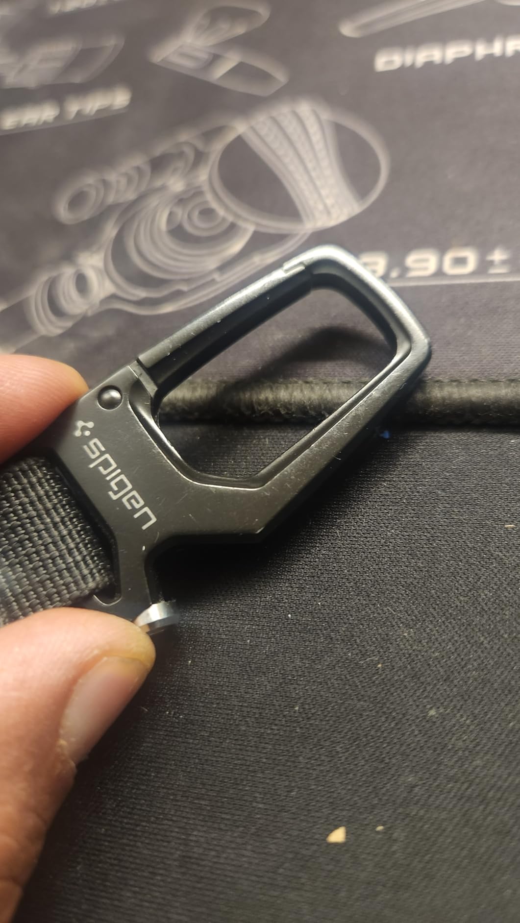 Spigen Carabiner, Car Key Chain Clip, Durable Metal, Light & Compact ...