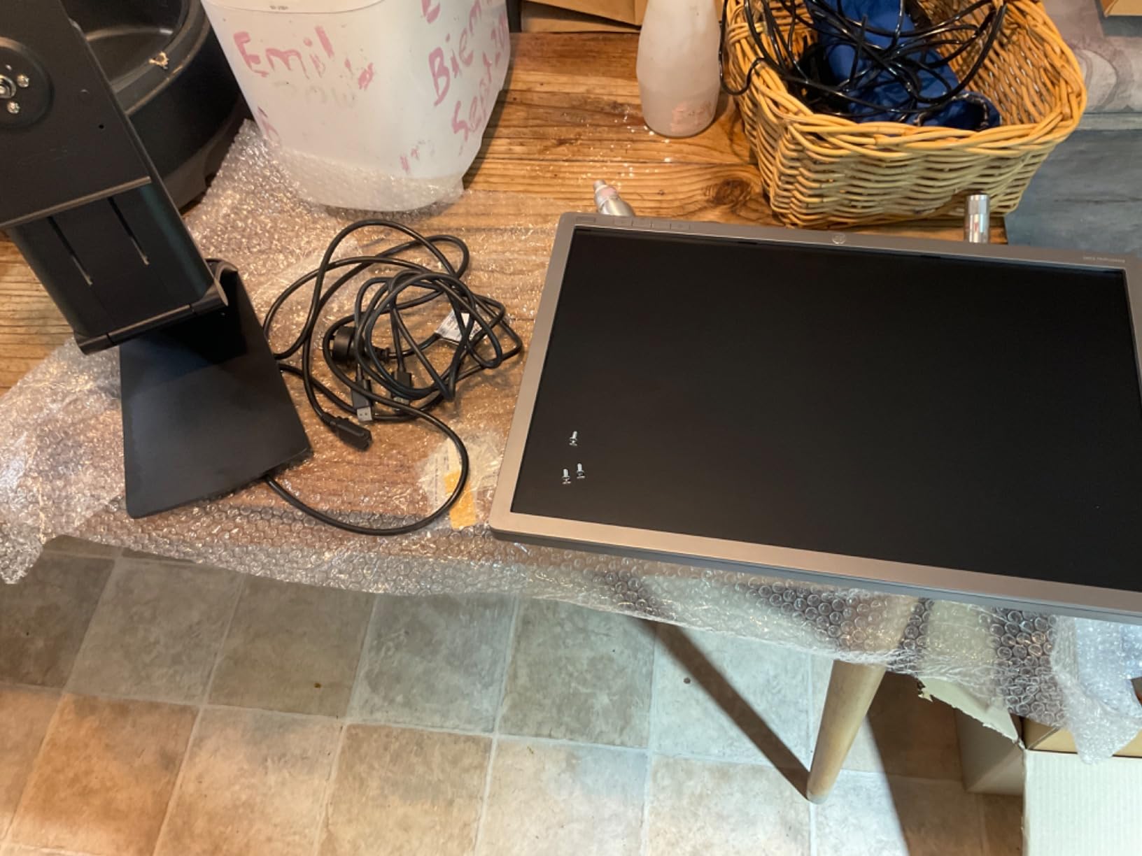 HP E241i EliteDisplay IPS 24" 1920x1200 7ms 16:10 VGA DVI DP USB ...