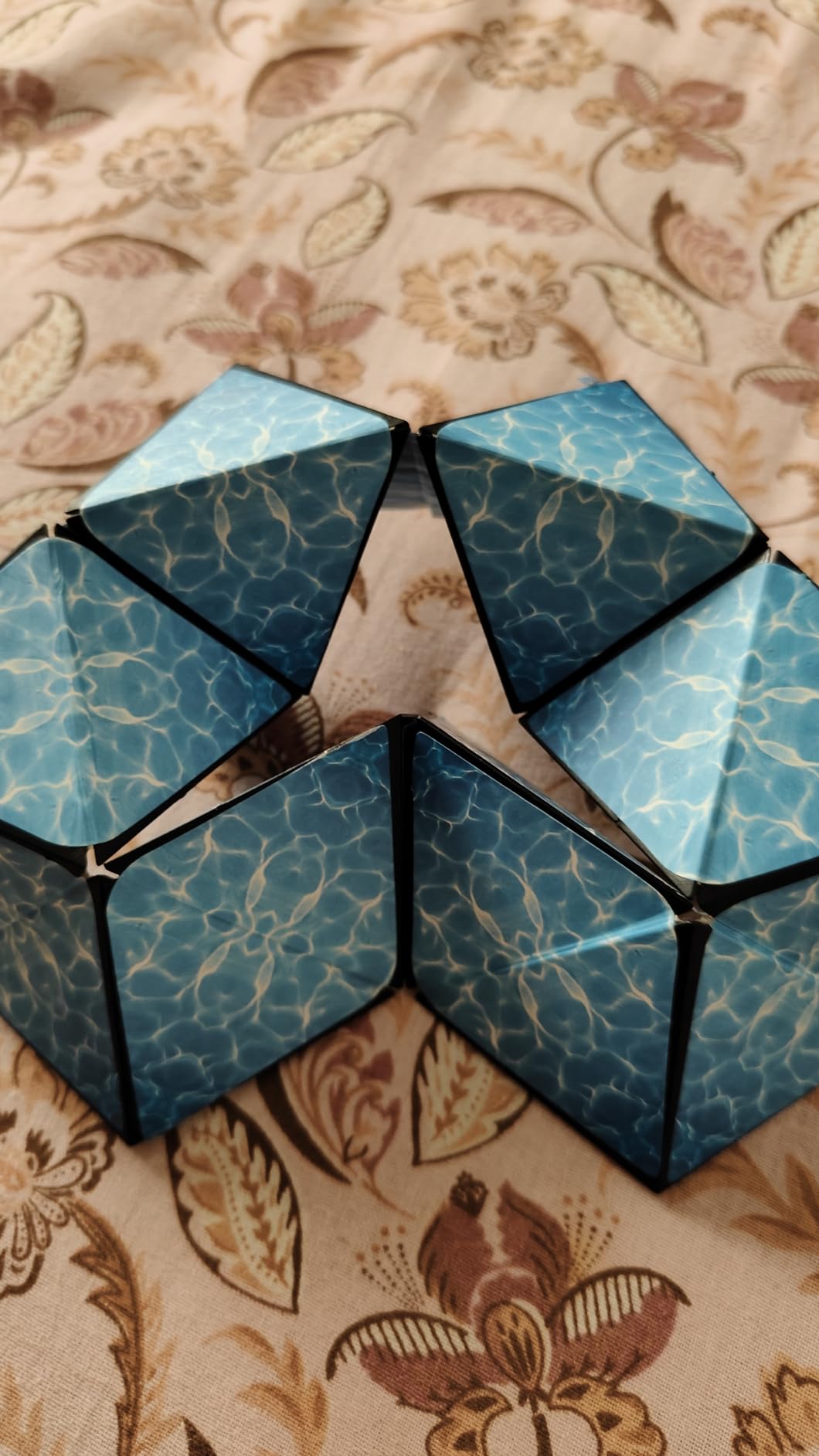 FUNVERSE® Magic Cube 3D Shape Shifting Puzzle Box - Magnetic Cube ...