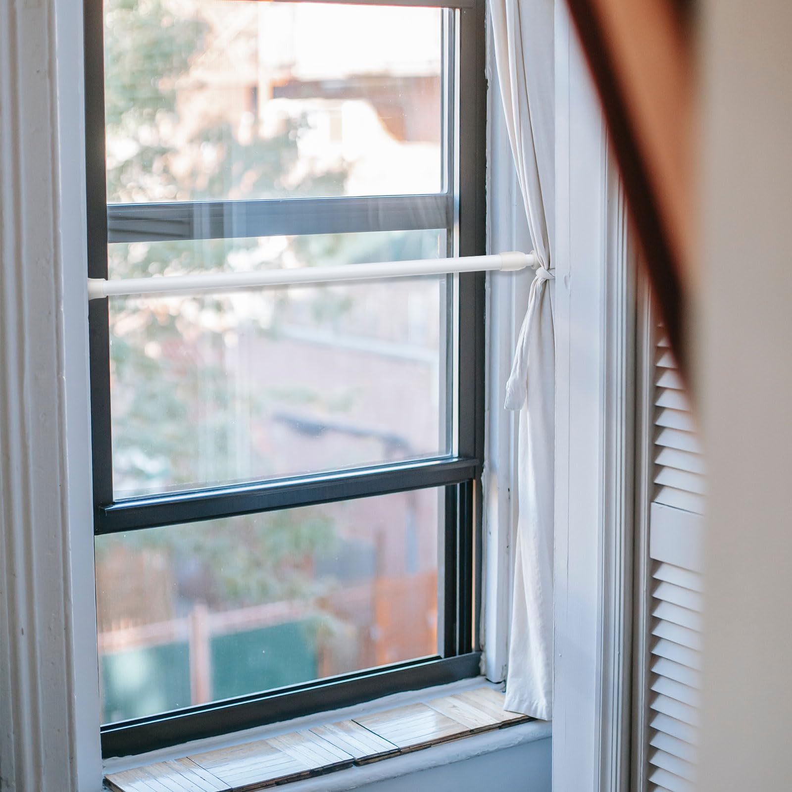 Window Guards For Sliding Windows