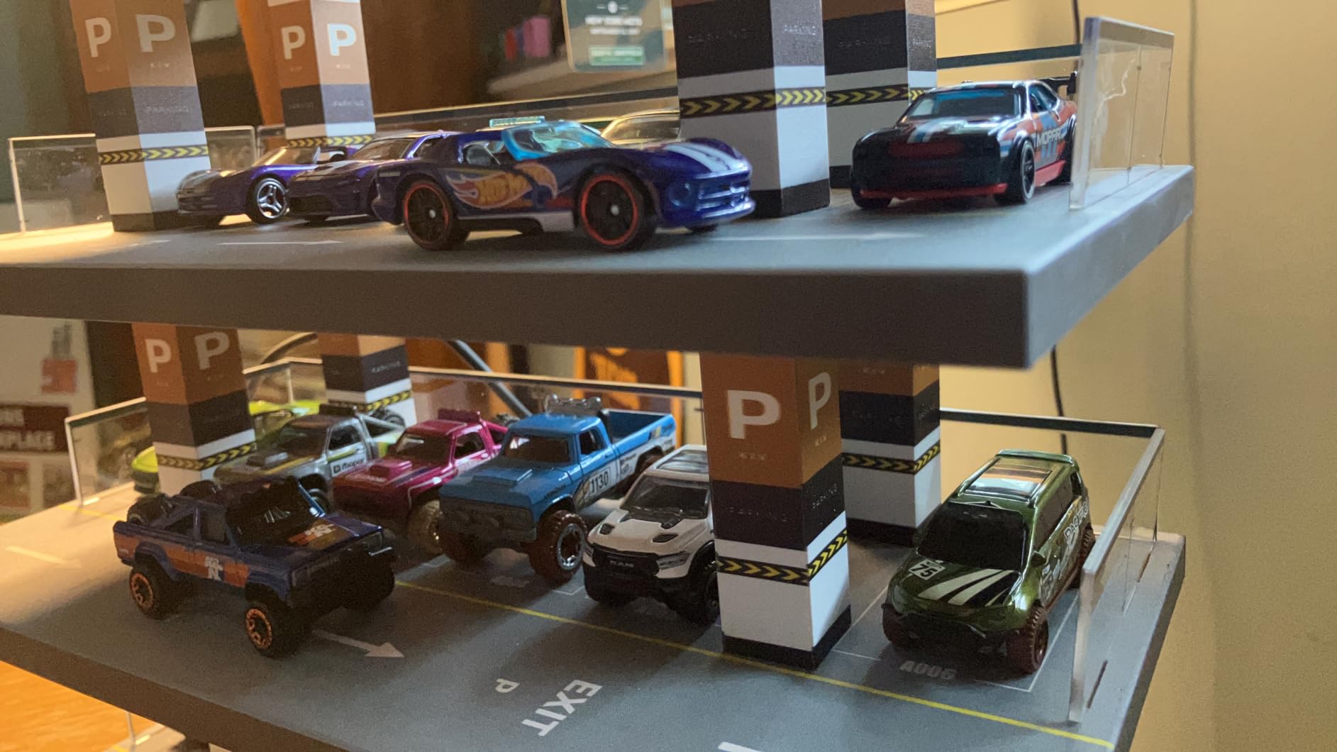Amazon.com: 1/64 Diecast Car Display Case with Car Parking Scene, Car ...