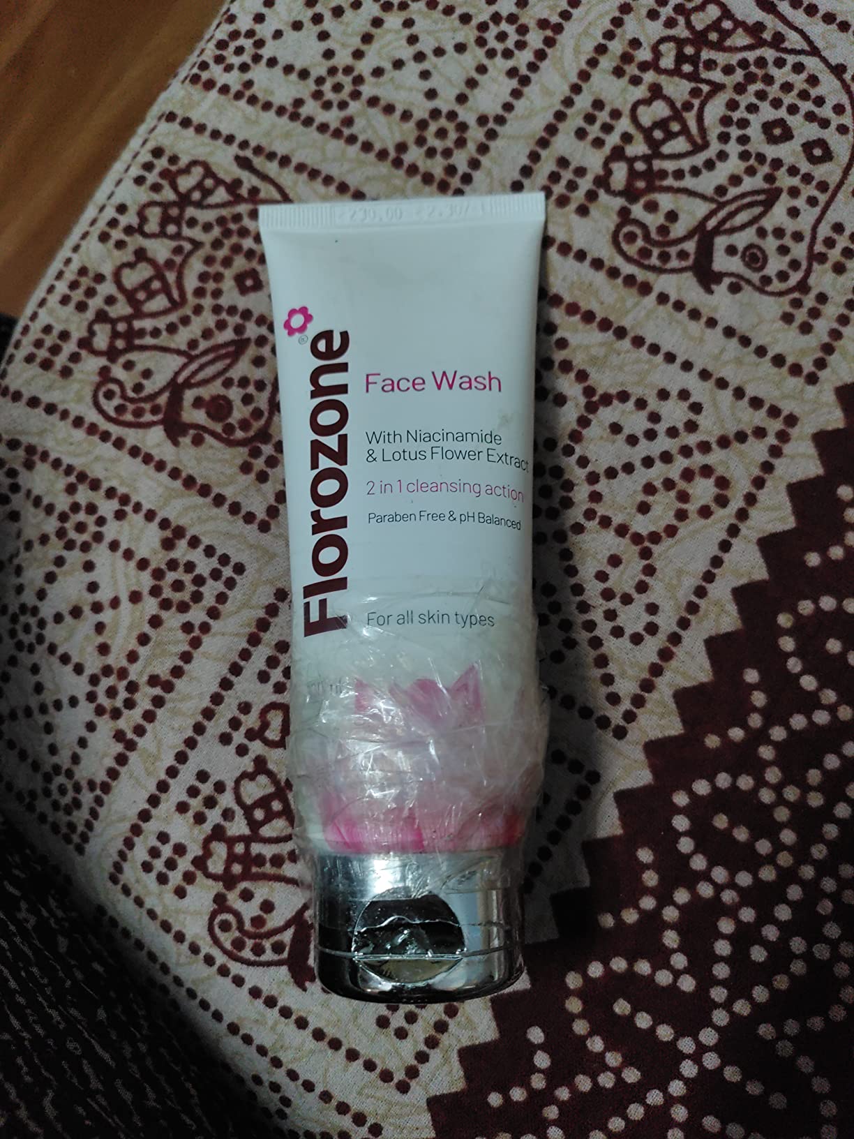 Florozone Face wash, 100ml | With Lotus Flower extract & Niacinamide ...