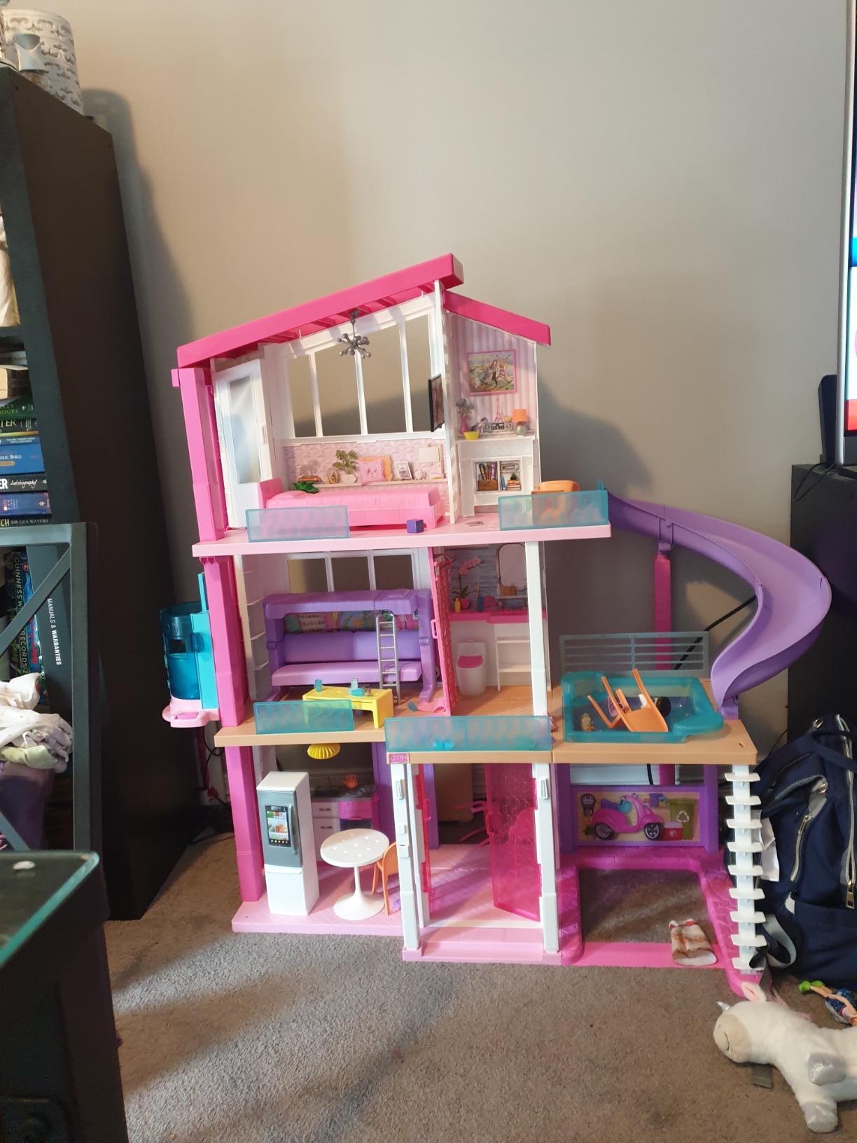 Barbie Dreamhouse Dollhouse with Pool, Slide and Elevator, Plus Lights ...