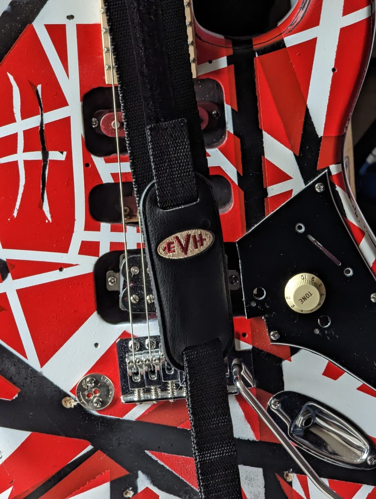 Amazon.com: EVH Nylon Guitar Strap 42 in. : Musical Instruments