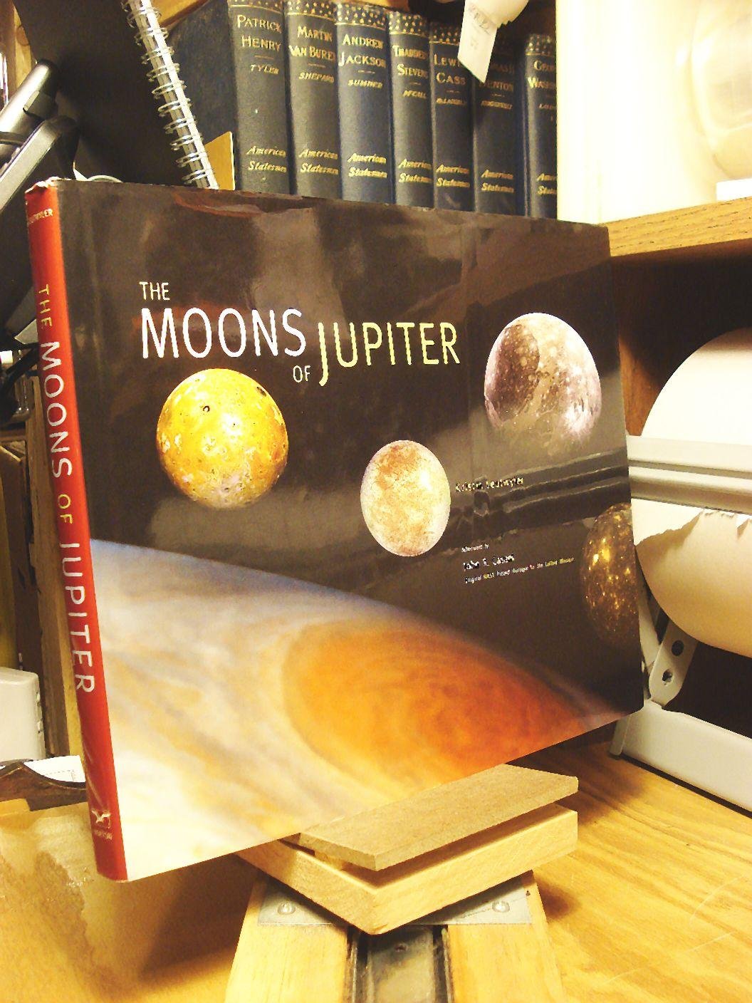The Moons of Jupiter: Kristin Leutwyler, John R. Casani: 9780393050608 ...