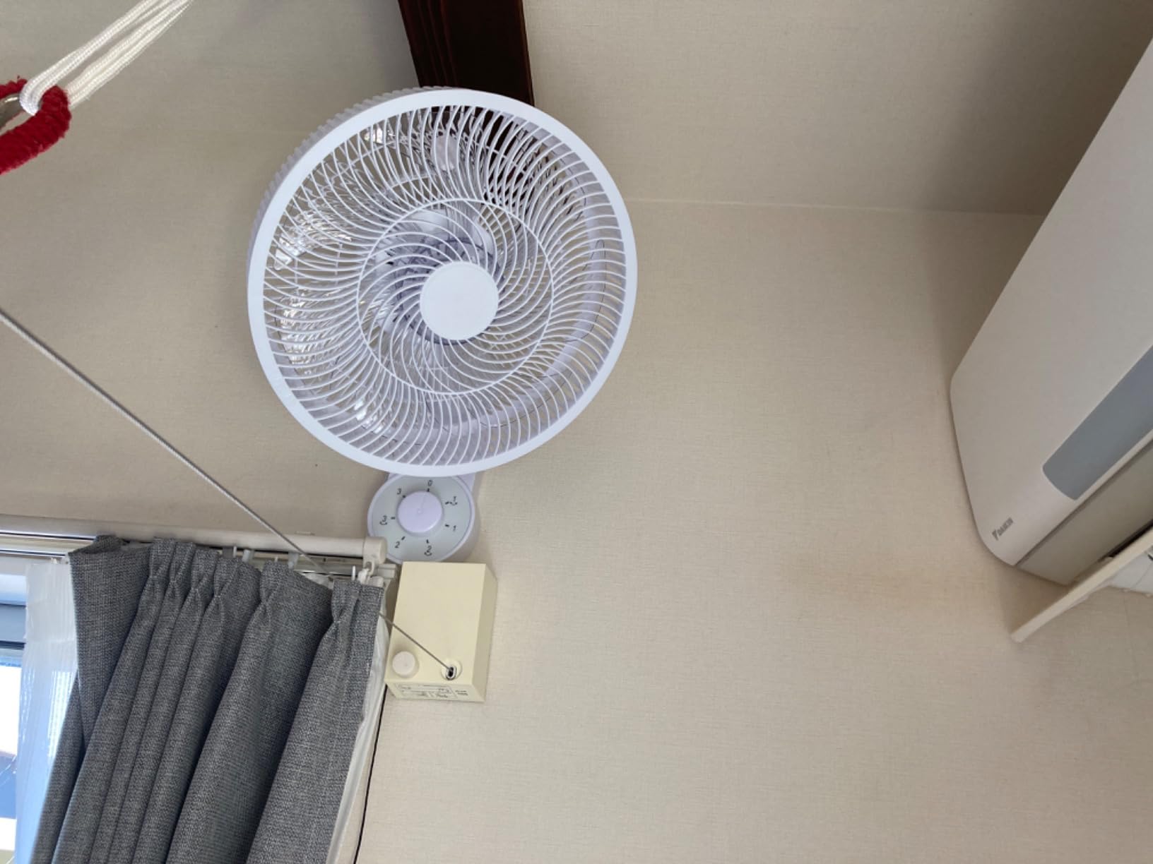 Amazon | simplus シンプラス 壁掛け扇風機 30cm メカ式 SP-30KM-01 7枚羽 扇風機 壁掛け シンプル 首振り 風量3段階 ダイヤル式 お手入れ簡単 小型 ...