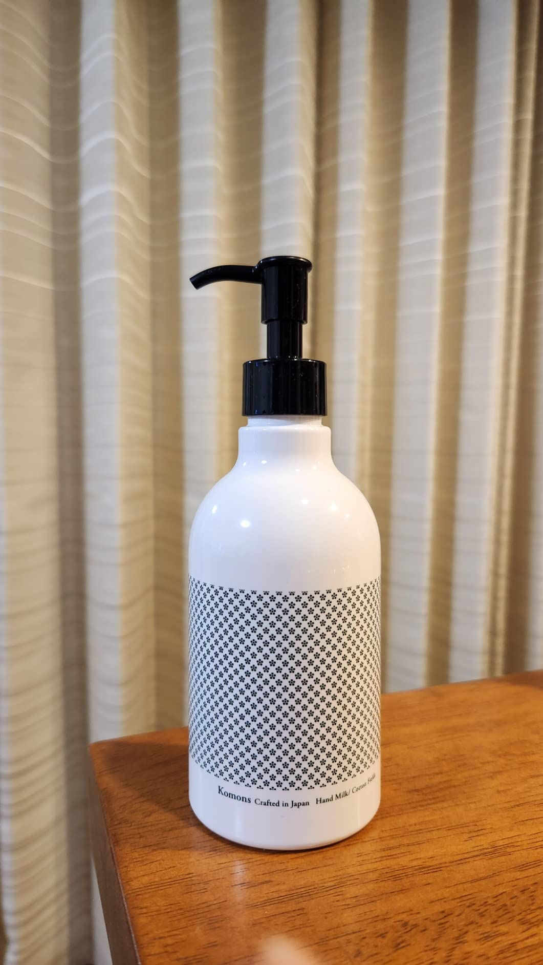 Amazon.co.jp: Komons(コモンズ) ハンドミルク べたつかない ハンドクリーム 100%天然精油 280mL : ビューティー