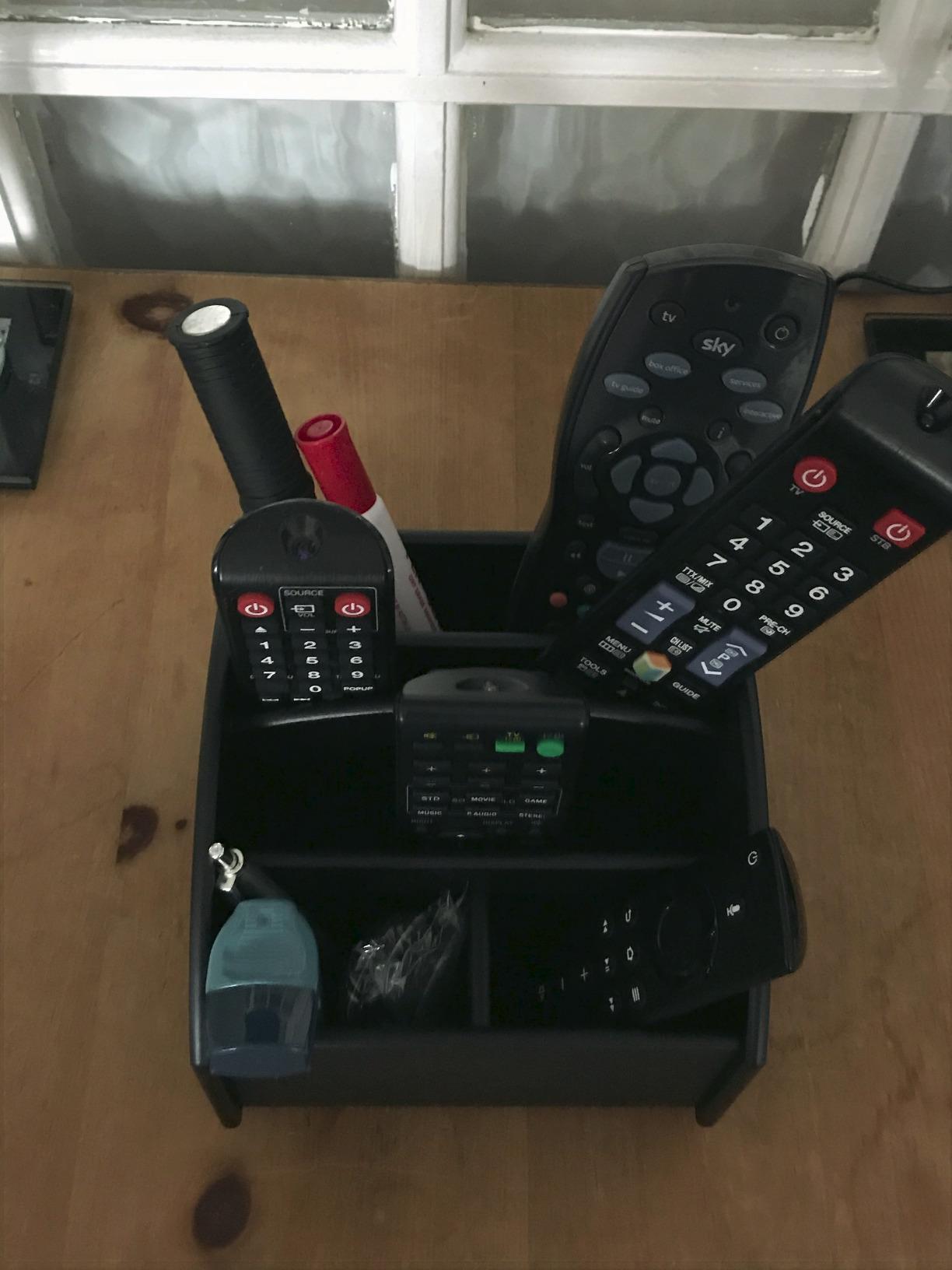 InGenious Remote Control Caddy: Amazon.co.uk: Home & Kitchen