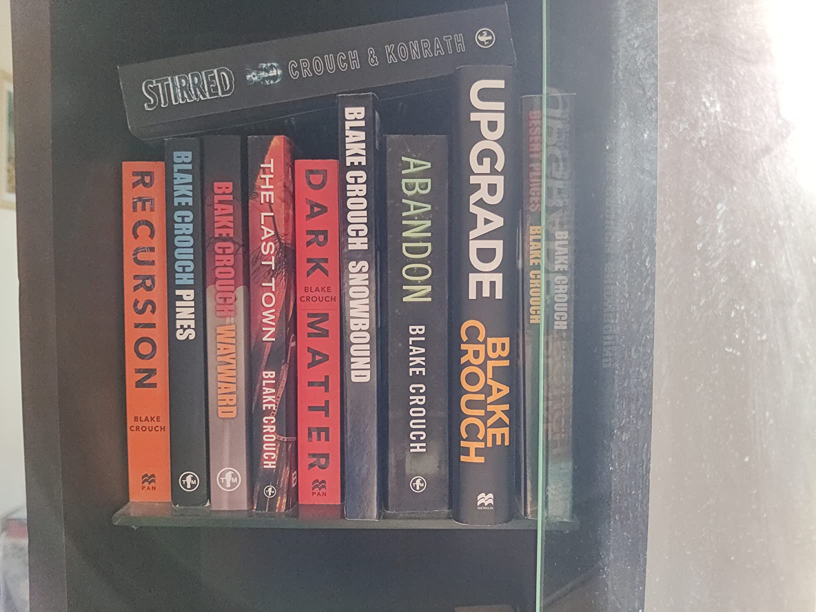 Upgrade : Blake Crouch: Amazon.in: Books