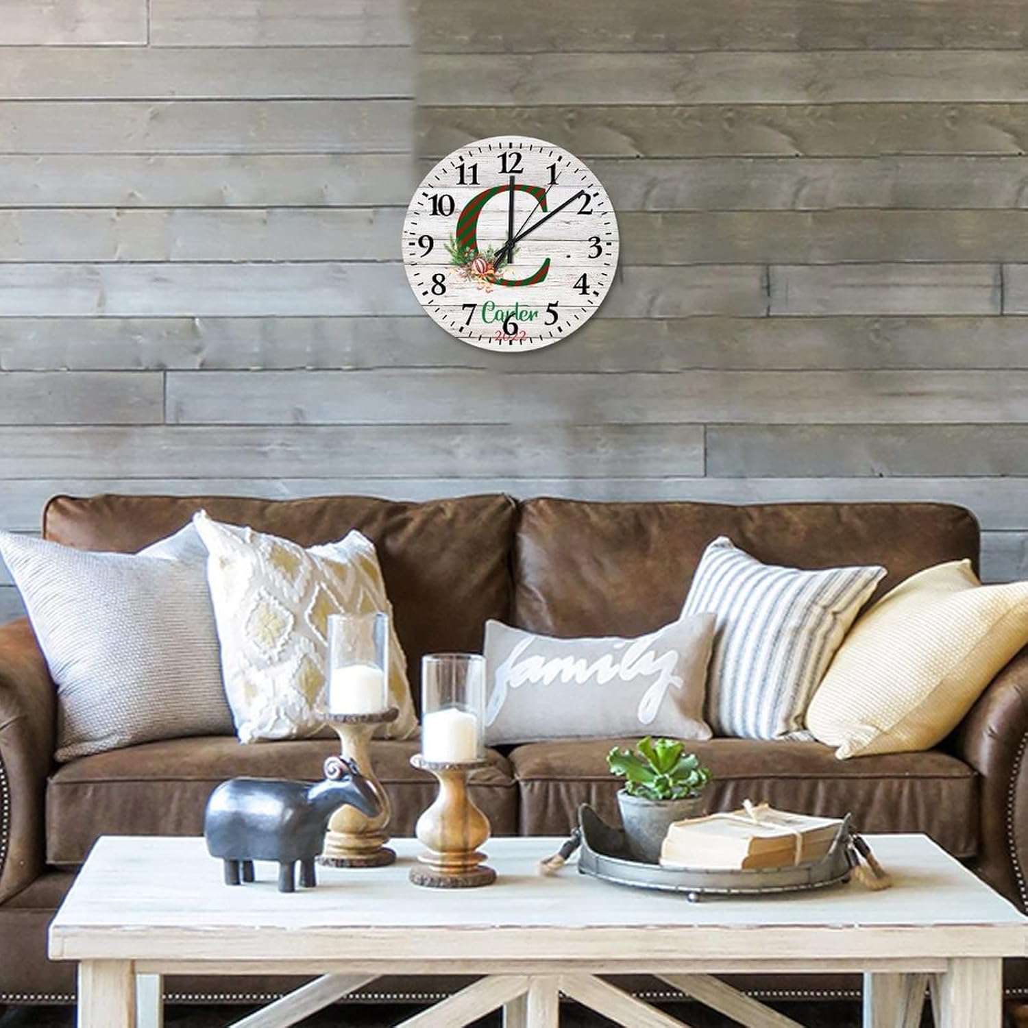 Relojes de madera personalizados con nombre y letra inicial C monograma ...