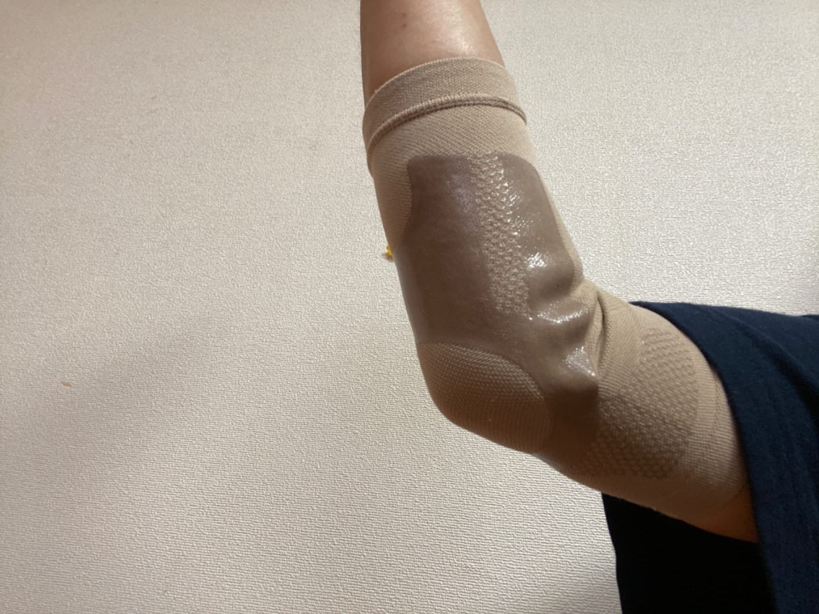 Amazon | HOLZAC シリコンサポーター 肘用 整形外科医監修 薄型 軽量 テニス肘 関節痛 日常生活 家事 スポーツ ブラック S | HOLZAC | ひじ用