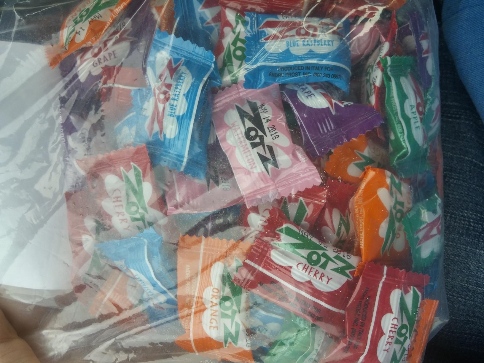 Amazon.com : NEW Zotz Fizzy Candy 7 Flavor Assorted 2lb With Strawberry ...