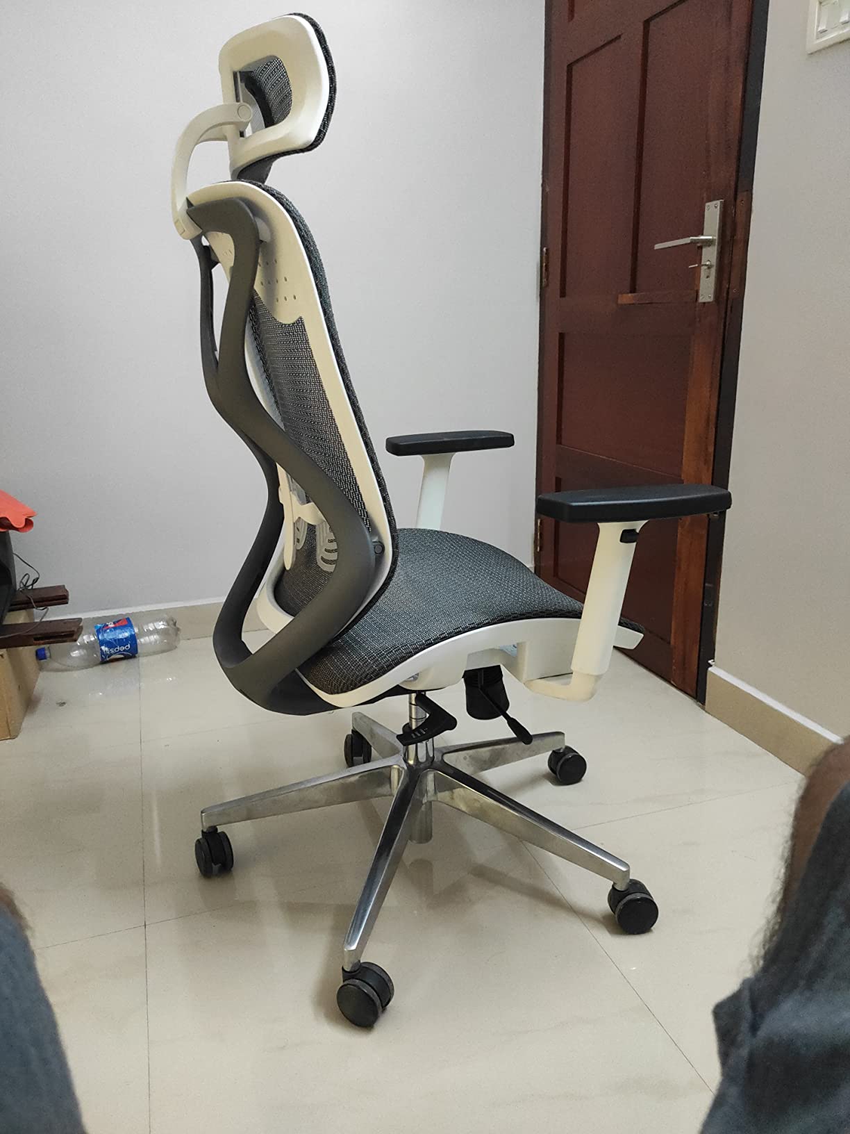 ERGOTECH SEATING SOLUTION Modern Ergonomic Chair (Chrome ,White,1 Piece) : Amazon.in: Home & Kitchen