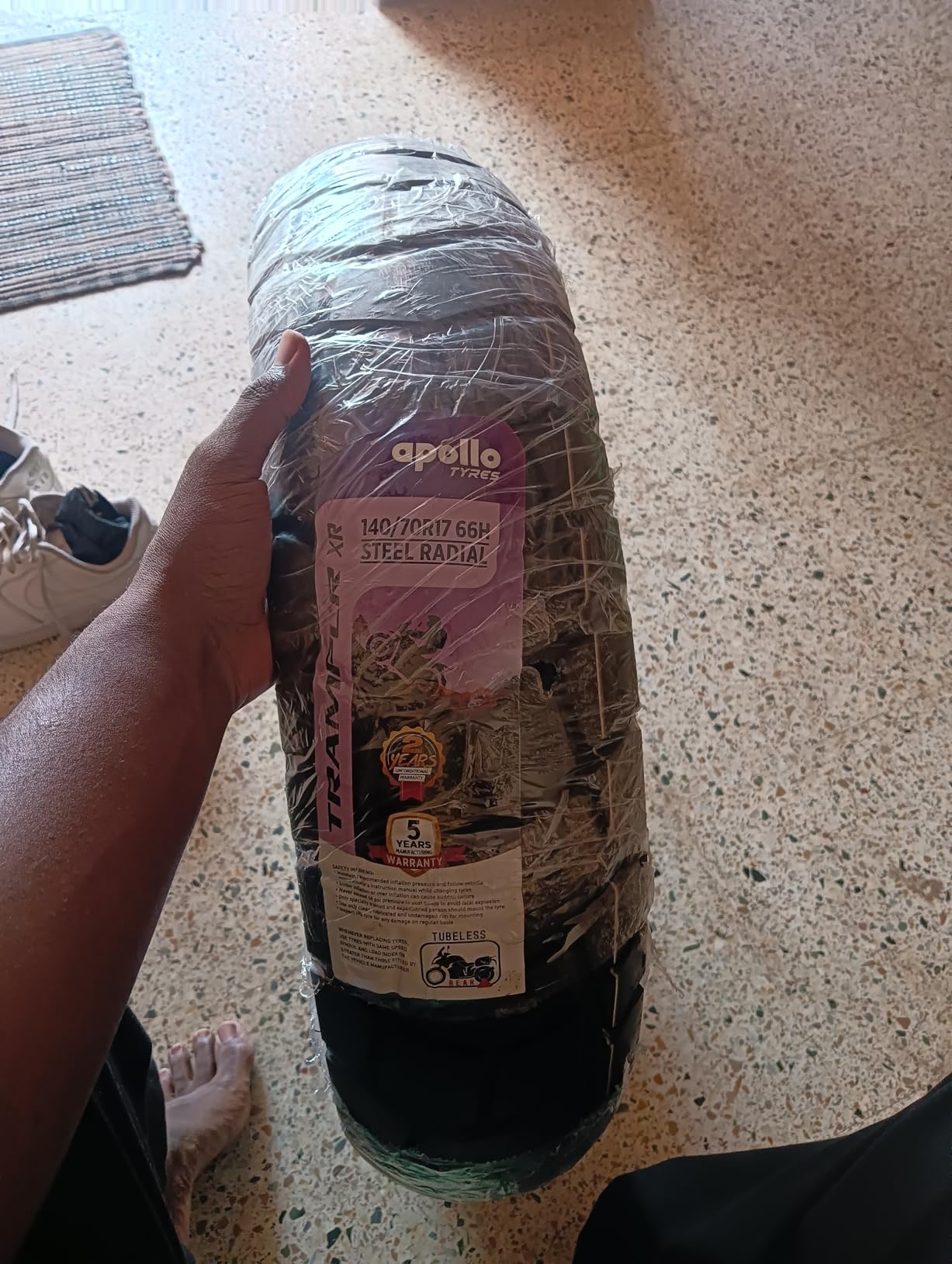Apollo tyres 140/70% R17 66H Tramplr Xr Tubless Bike Tyre,Rear.,1 Tube ...