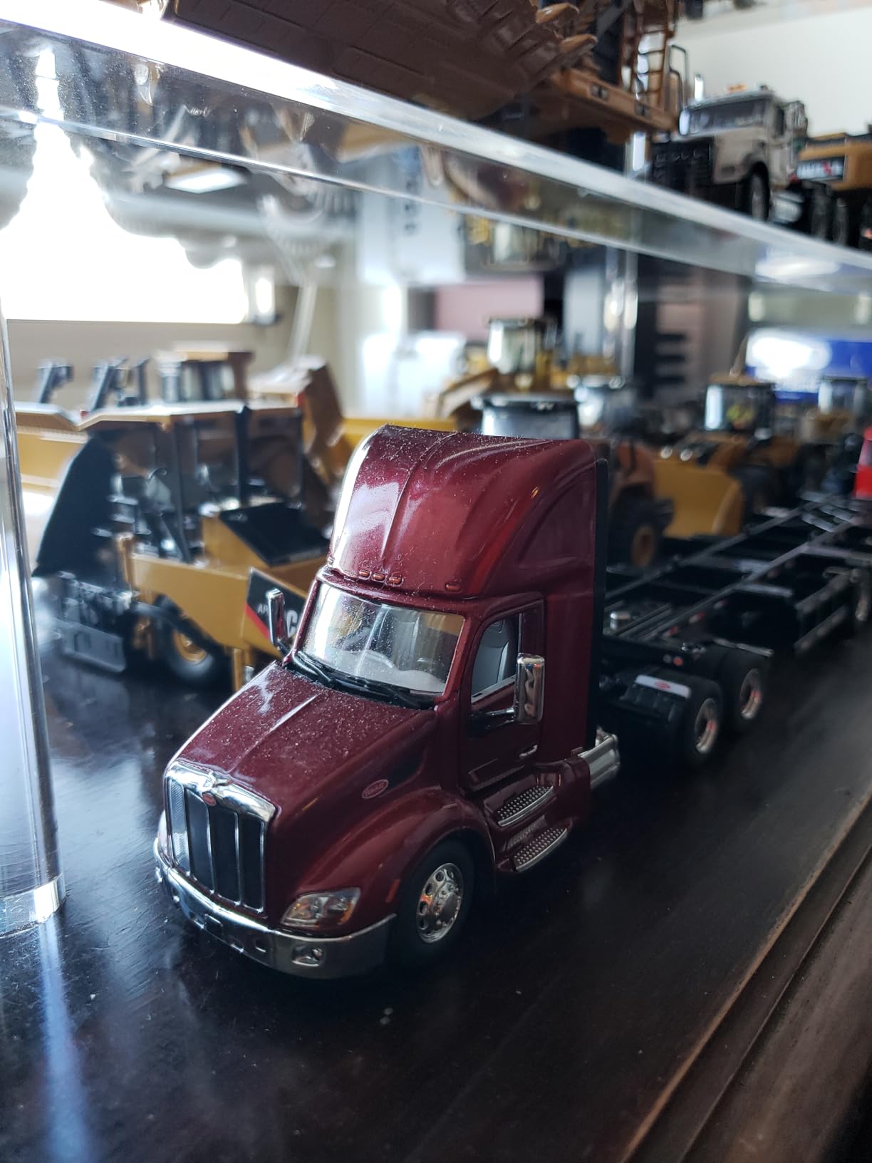 Amazon.com: Peterbilt 579 Day Cab Truck Tractor Legendary Red Transport ...