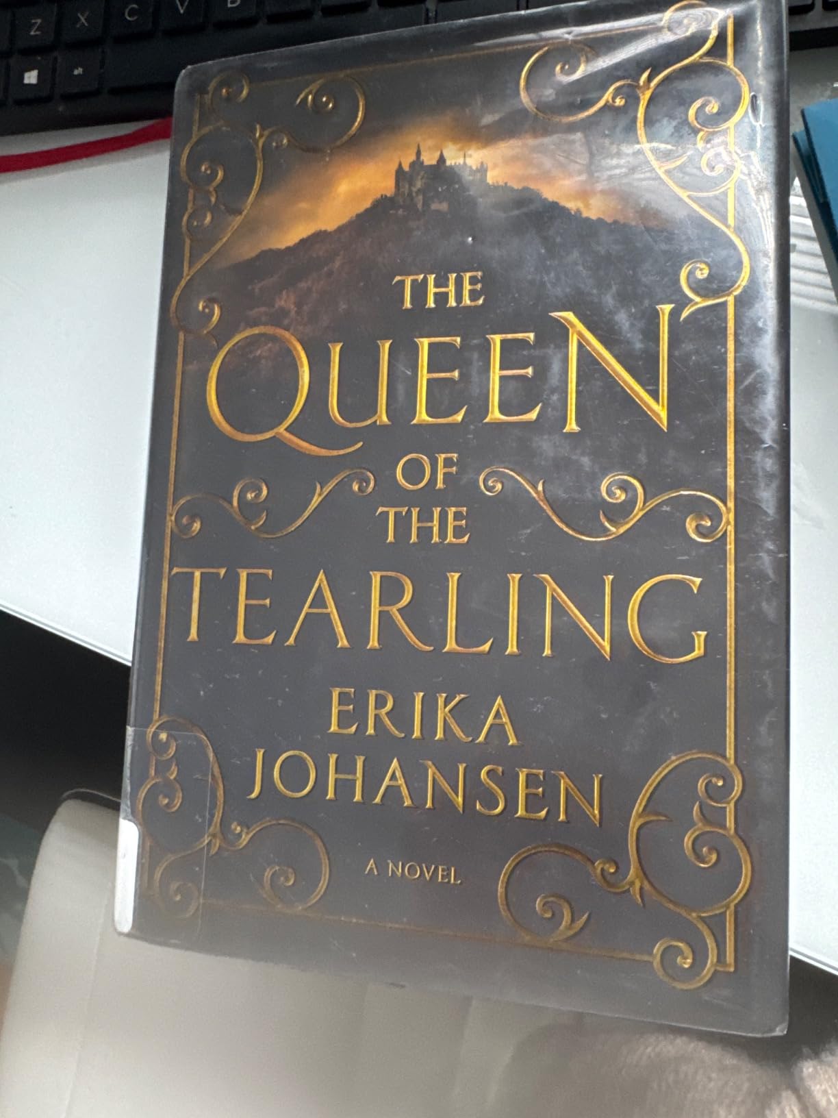 Amazon.com: The Queen of the Tearling: A Novel (Queen of the Tearling ...