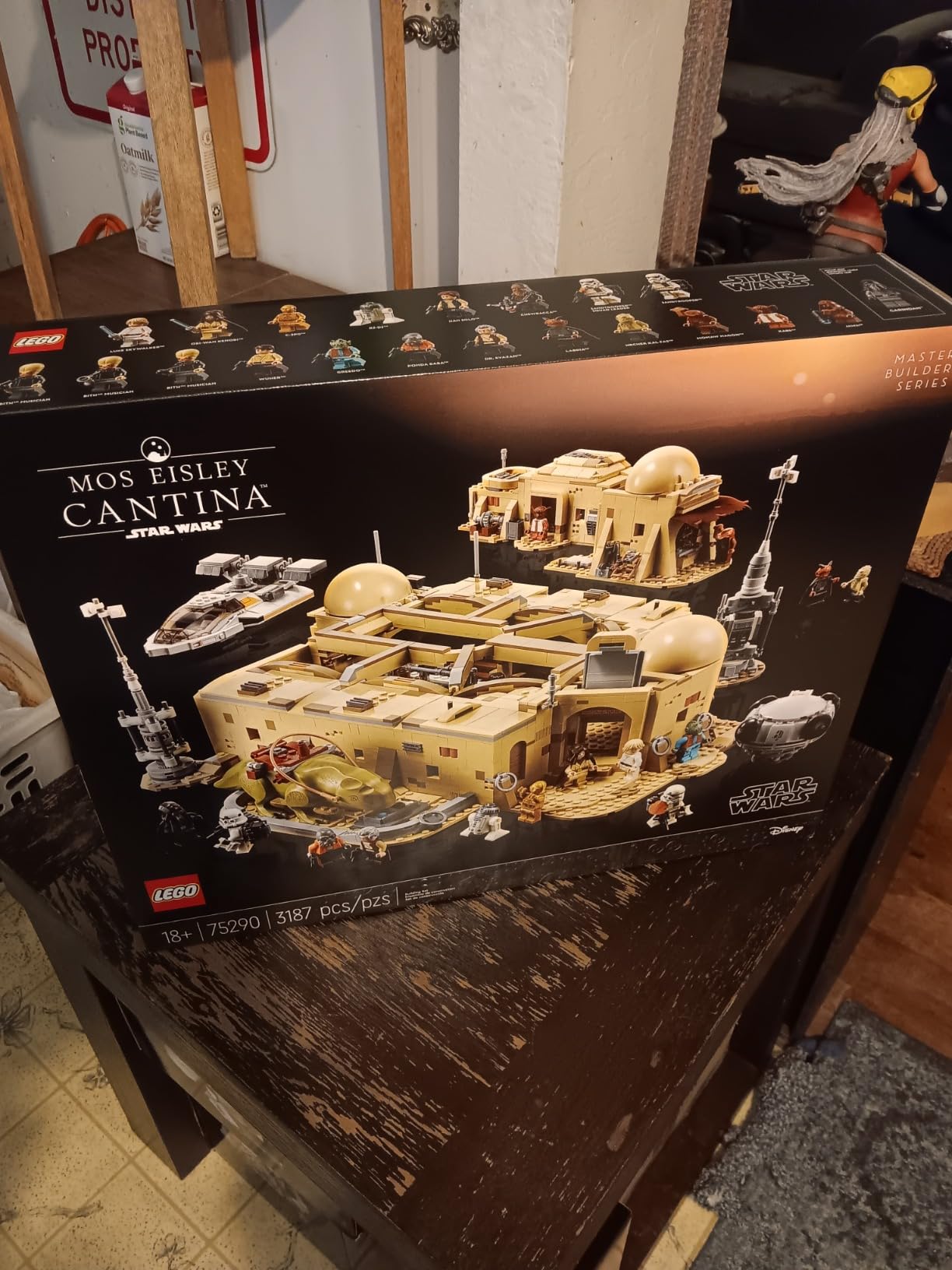 Amazon.com: Lego Star Wars: A New Hope Mos Eisley Cantina 75290 ...