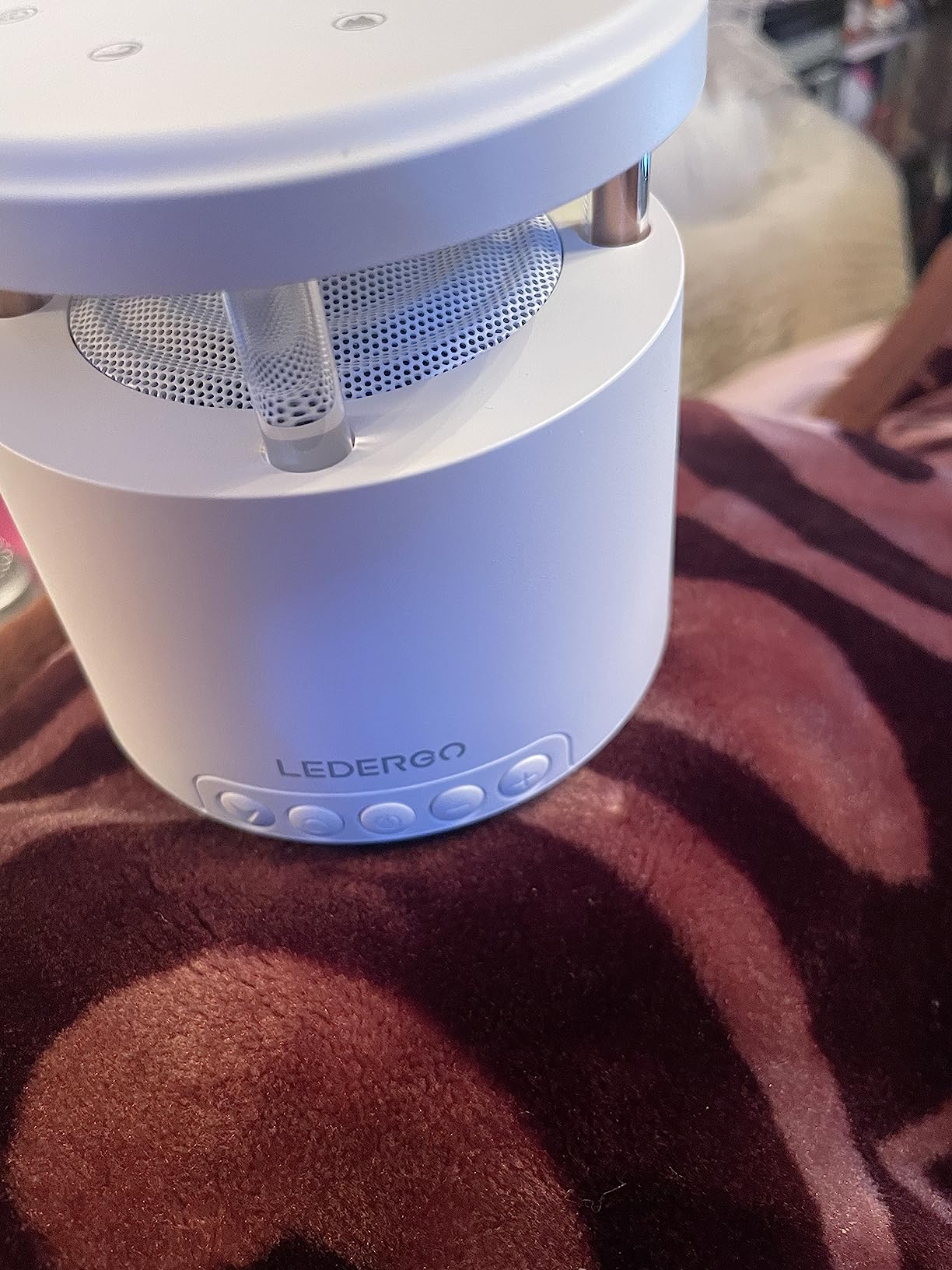 Amazon.com: White Noise Machine for Adults Sleeping with 24 Soothing ...