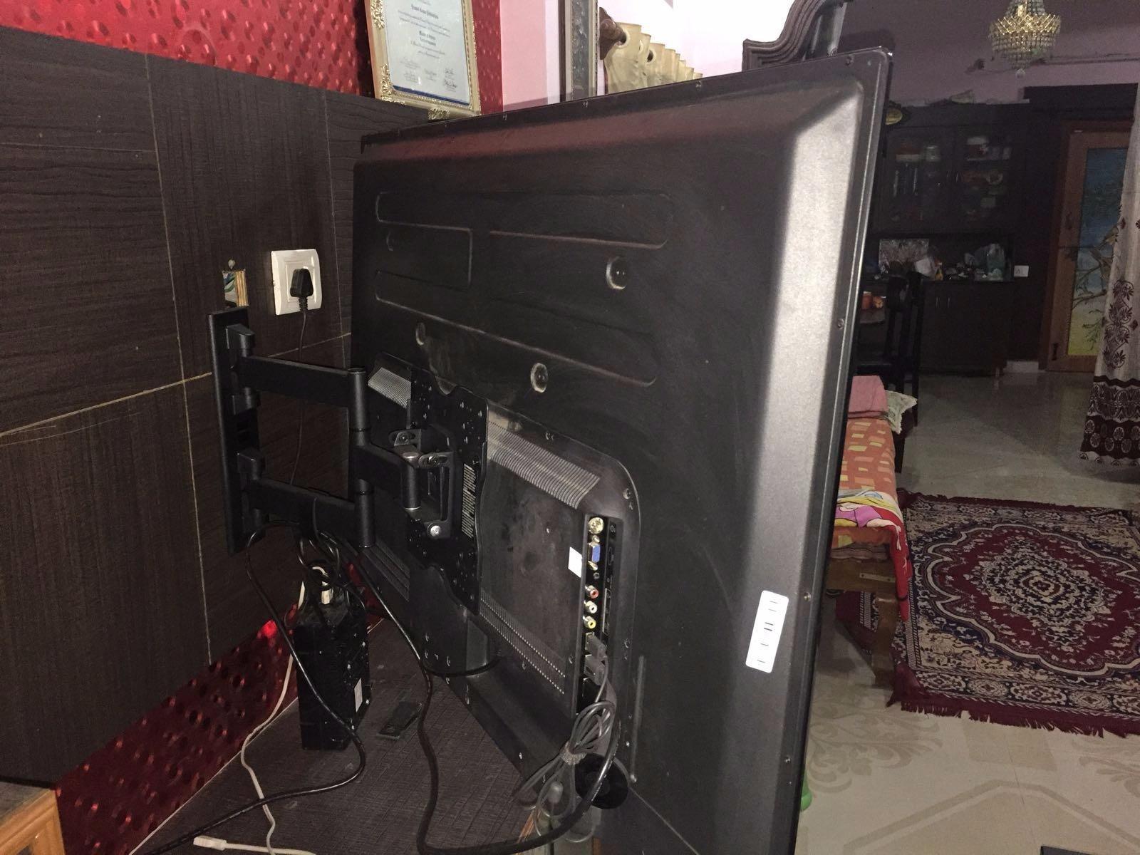 Buy AmazonBasics Heavy-Duty, Full Motion Articulating TV Wall Mount for ...