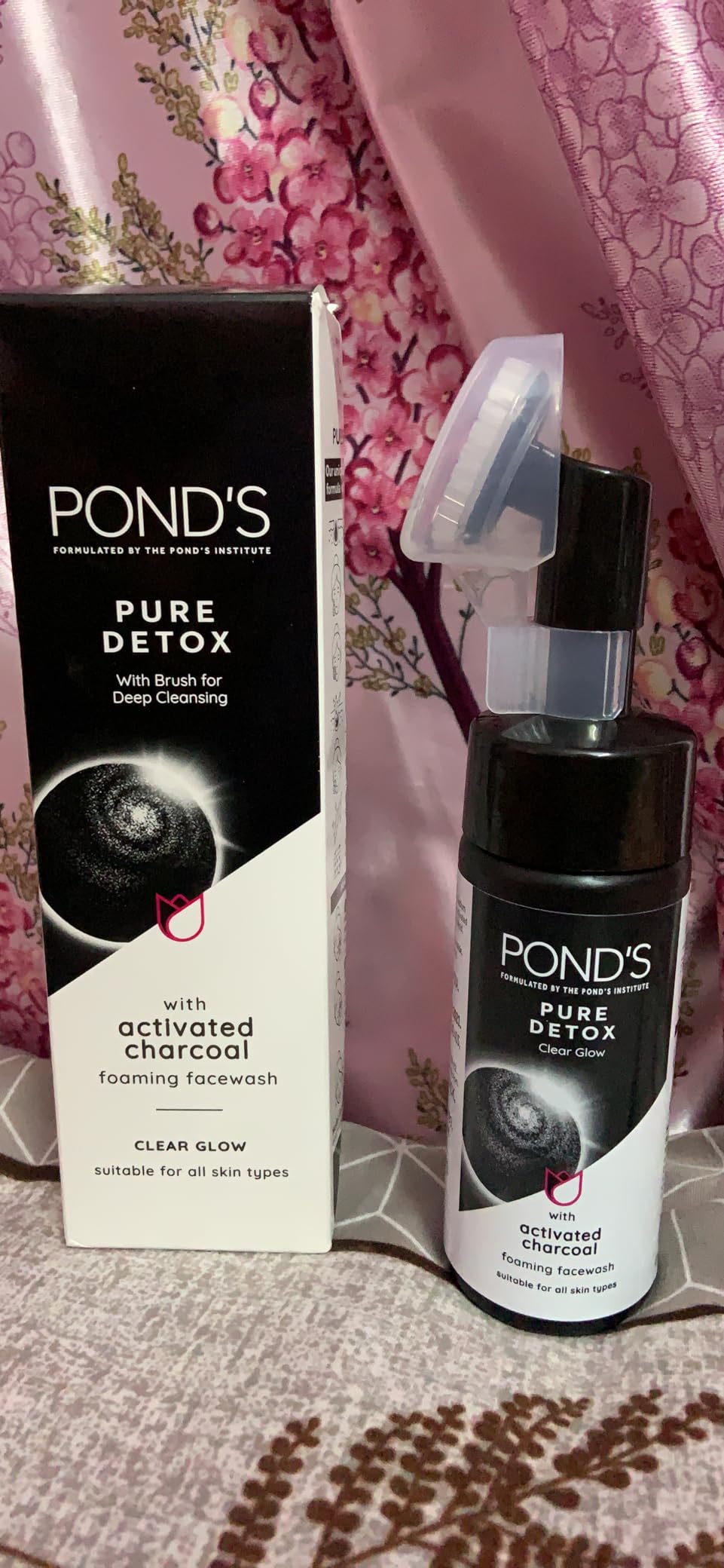 Pond's Pure Detox Foaming Pump Facewash for with Activated Charcoal ...