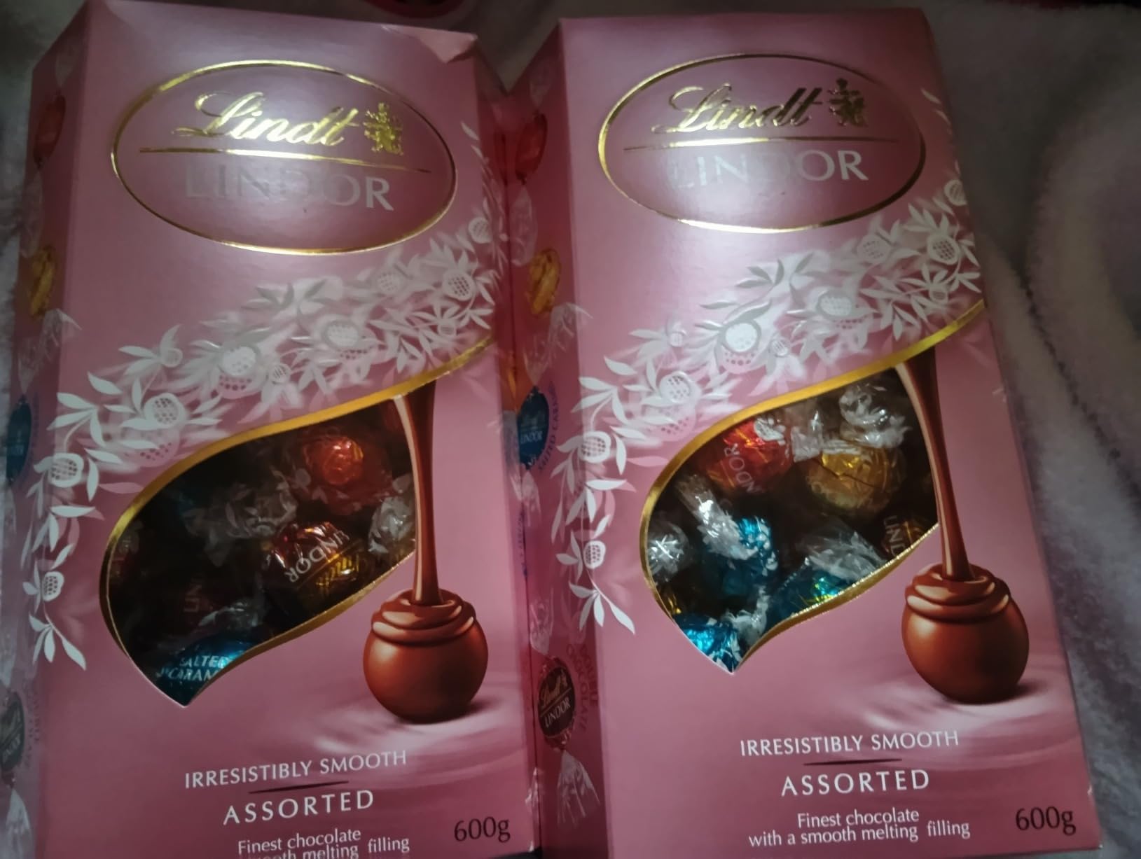 Amazon.co.jp: リンツ リンドール ピンク アソート リミテッドエディション 大容量600グラム Lindt Lindor ...