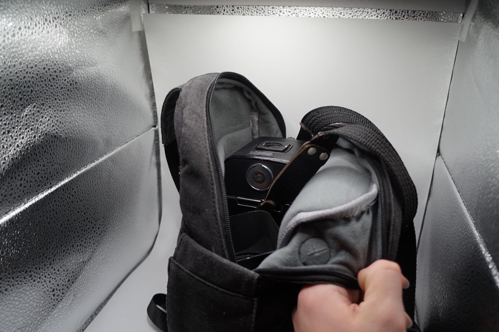 Amazon.com : Cwatcun Camera Sling Bag Compact Large Camera Case ...