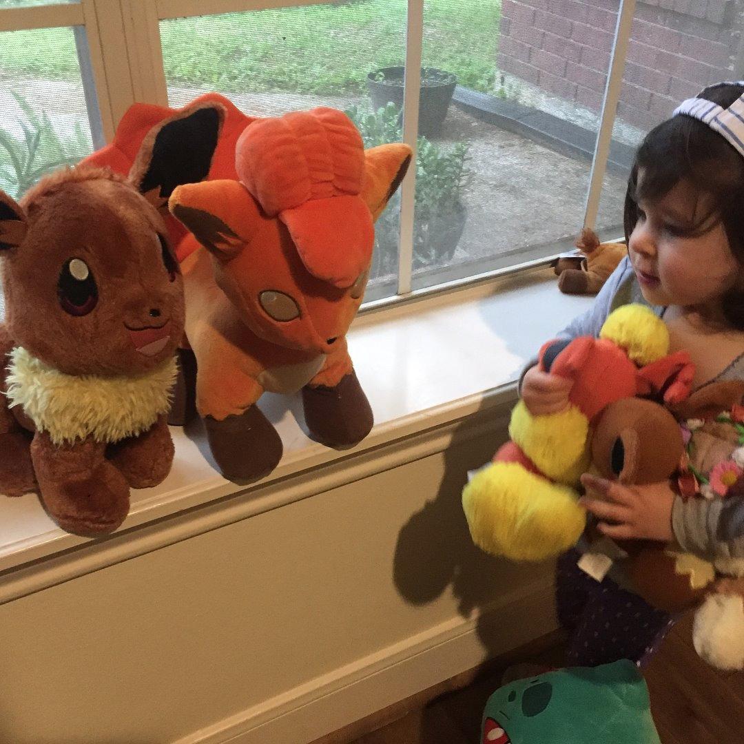 Amazon.co.jp: ポケモンセンターオリジナル ぬいぐるみ イーブイ Pikachu&Eievui's Easter 14×24×19(H×W×D:㎝) : おもちゃ