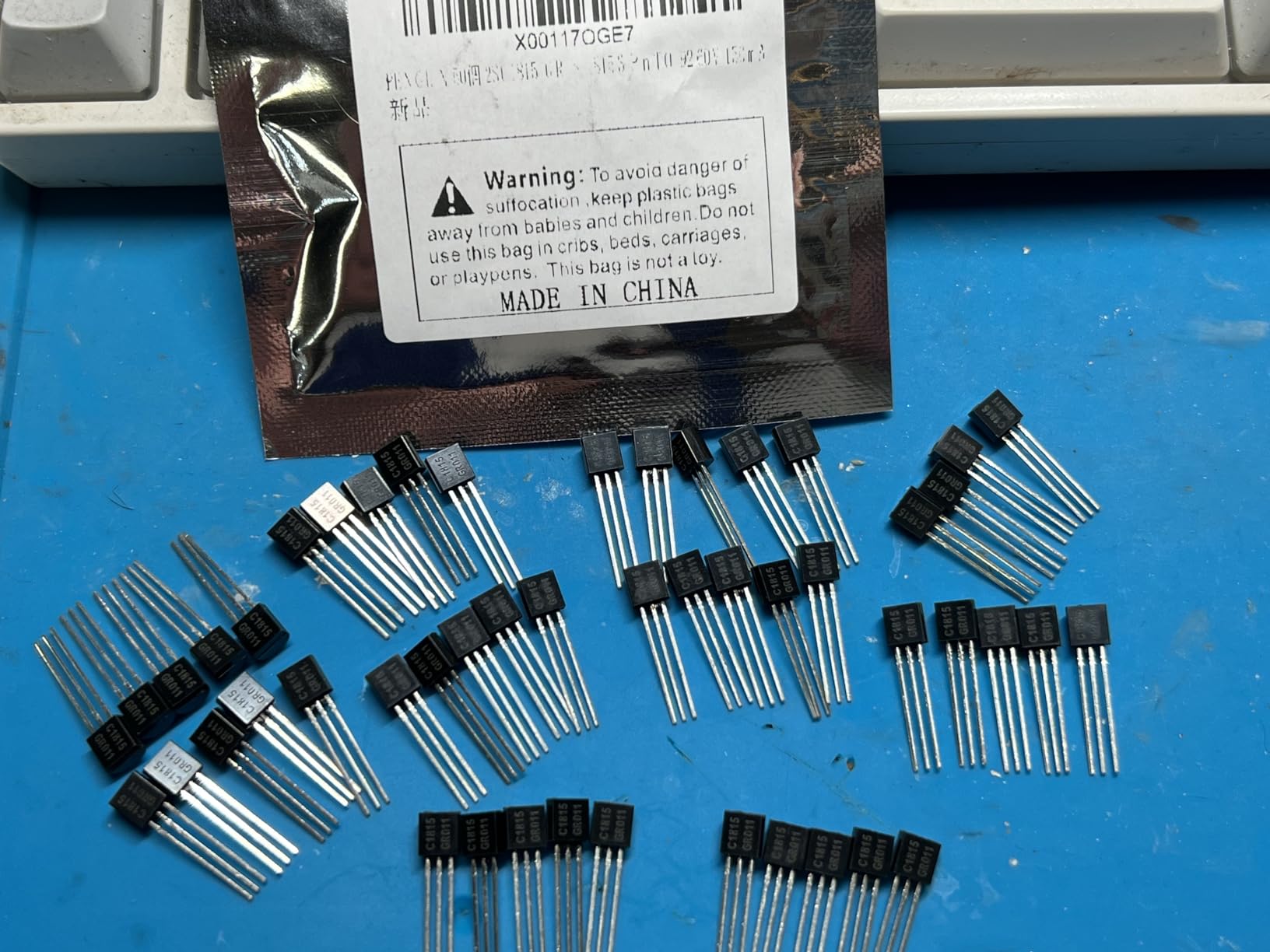 Amazon.co.jp: PENGLIN 50個 2SC1815-GR トランジスタ C1815 NPNシリコントランジスター2SC1815 ...