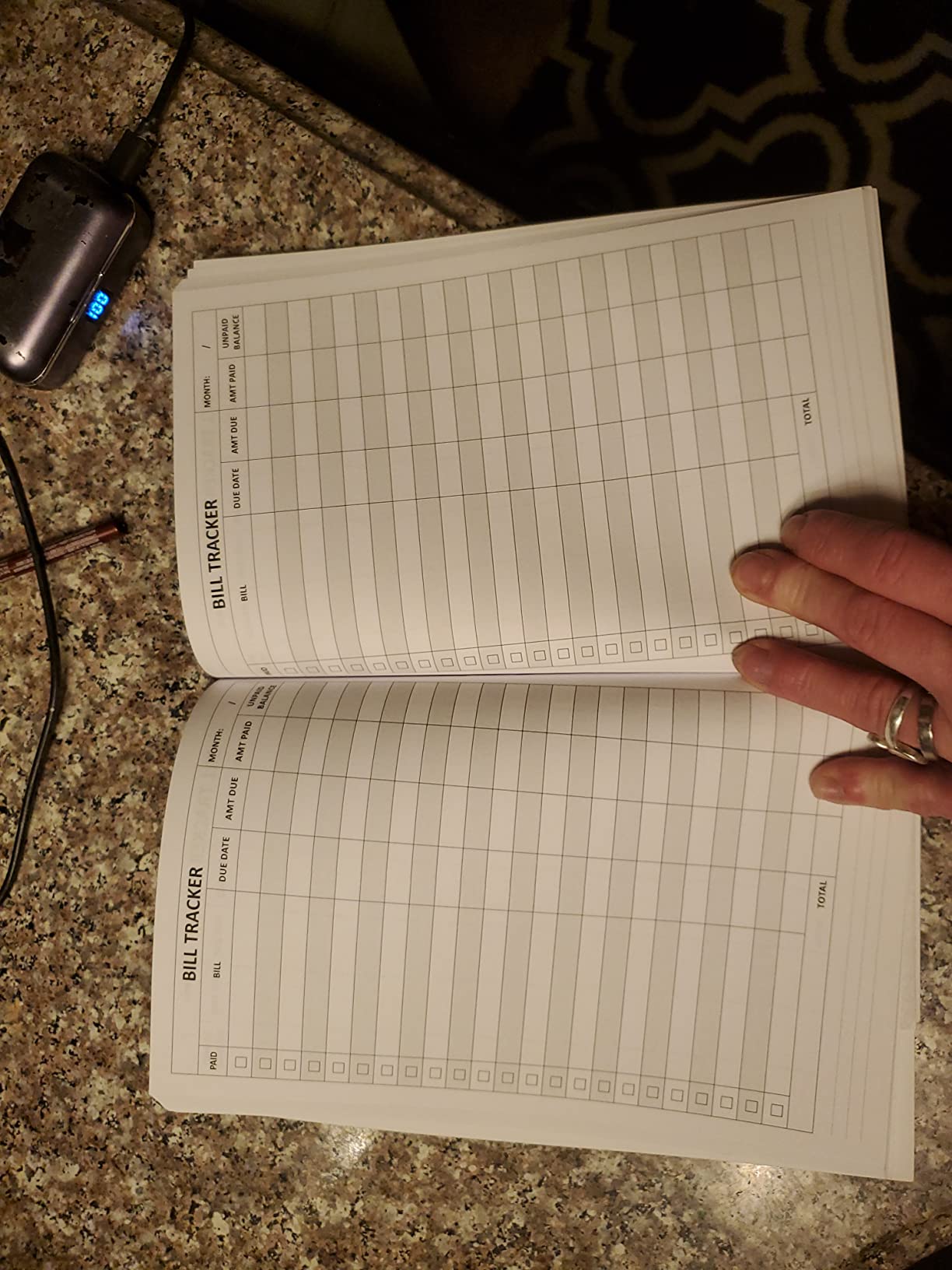 Simple Bill: Basic Small Monthly Bill Organizer and Planner Family ...