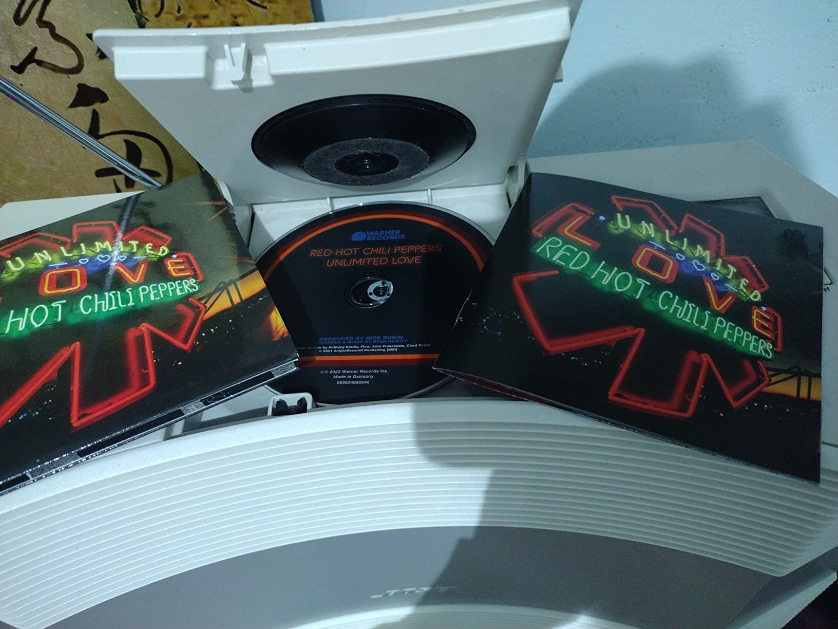 Red Hot Chili Peppers - Unlimited Love - Amazon.com Music