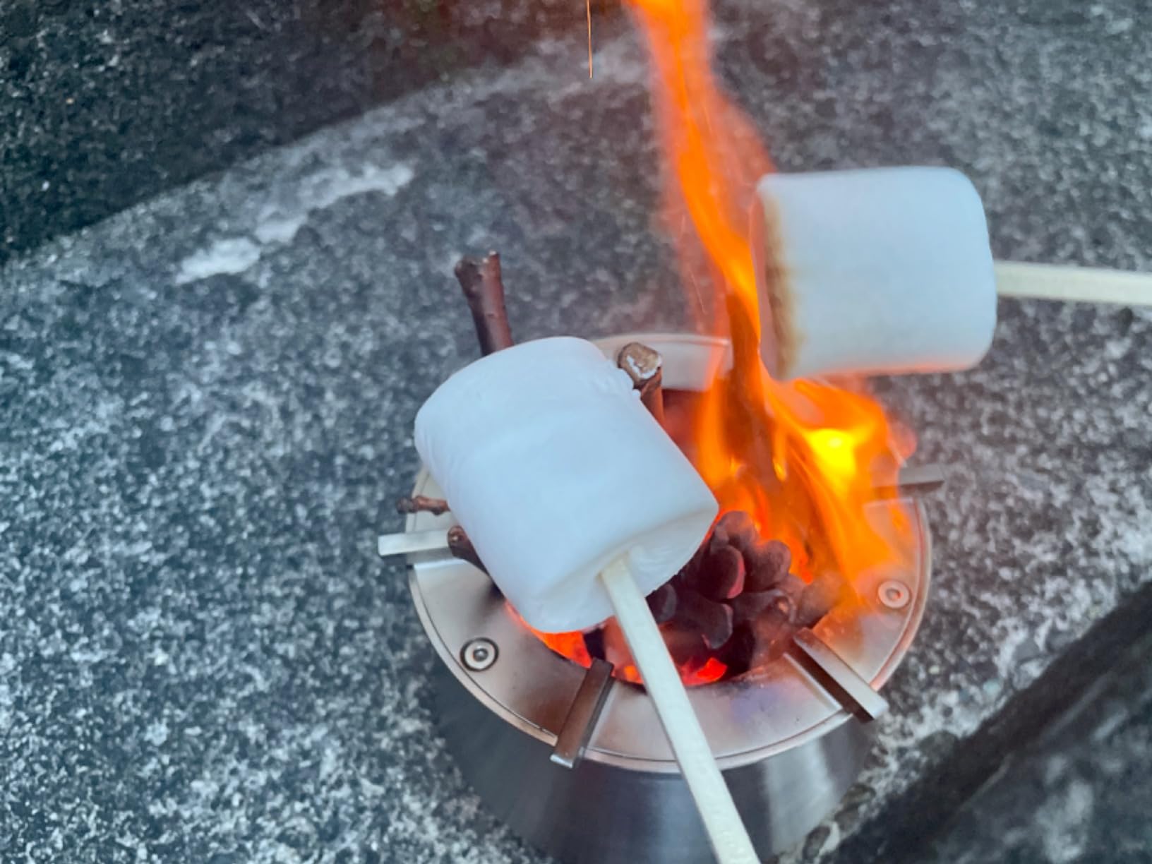 Amazon | EMBER STOVE (エンバーストーブ) スタイリッシュ＆コンパクトなポケットストーブ | 専用ポーチつき | Ember Stove (エンバーストーブ) | シングルバーナー