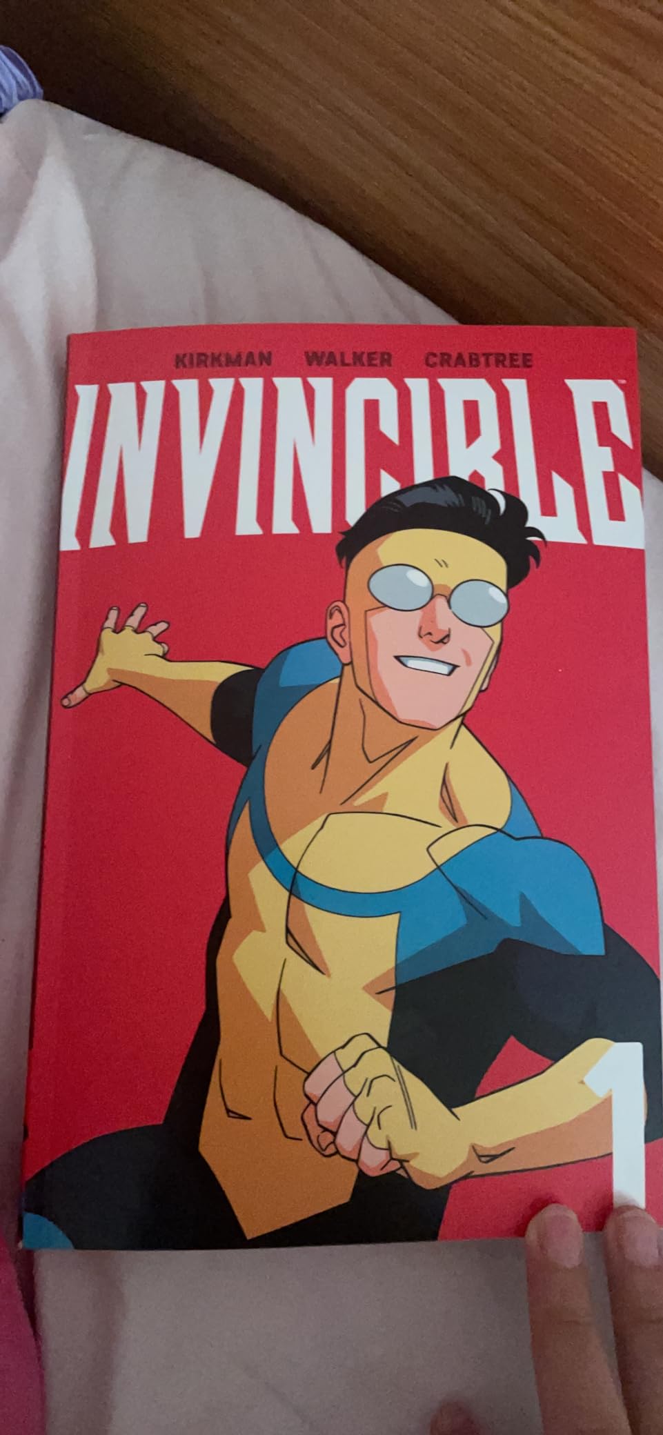 Invincible Volume 1 (New Edition) : Kirkman,Robert, Walker,Cory ...