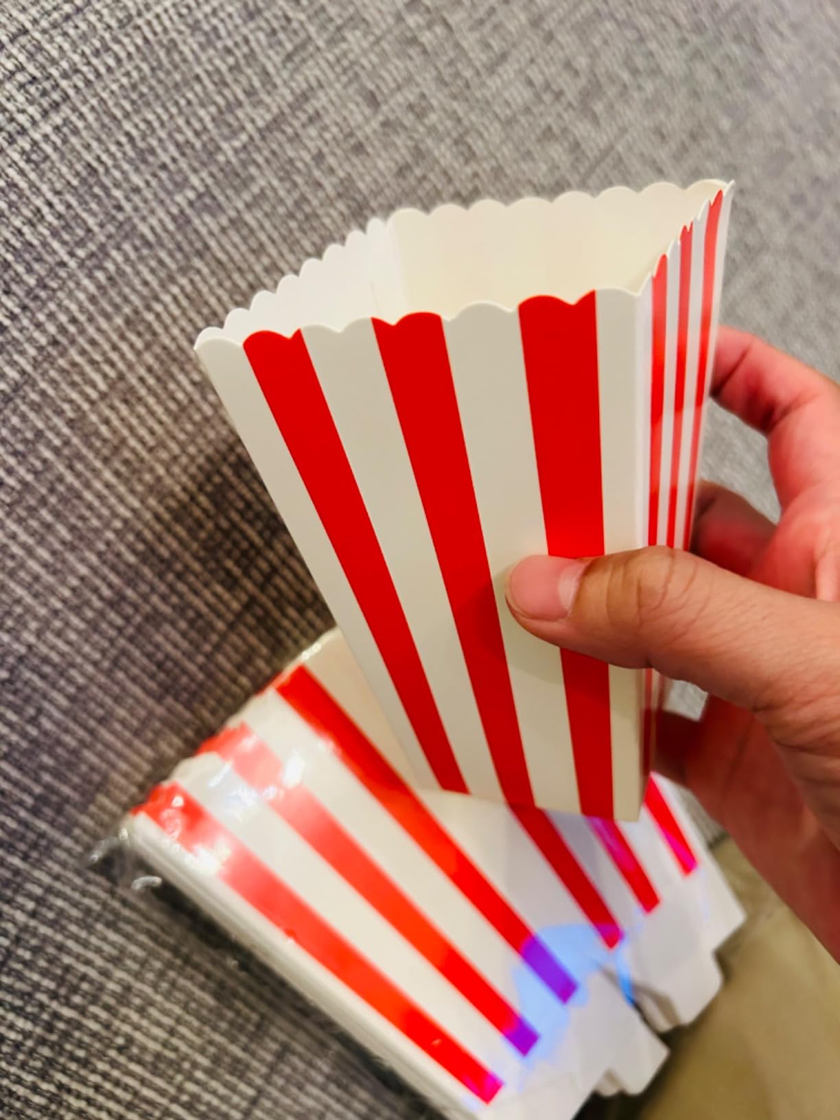 Amazon.co.jp: NUOLUX ポップコーンボックス 24個セット 折りたたみ式 紙製スナック容器 高さ4.6インチ×幅3インチ 映画鑑賞 パーティー 結婚式 デザートテーブル用 ...