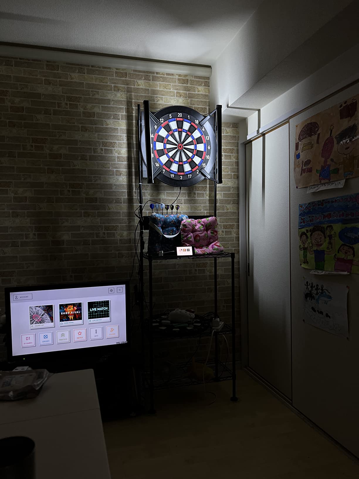 Amazon | ダーツボード関係商品 DARTSLIVE Home LED ライト ブラック dla0051 | ダーツボード 通販