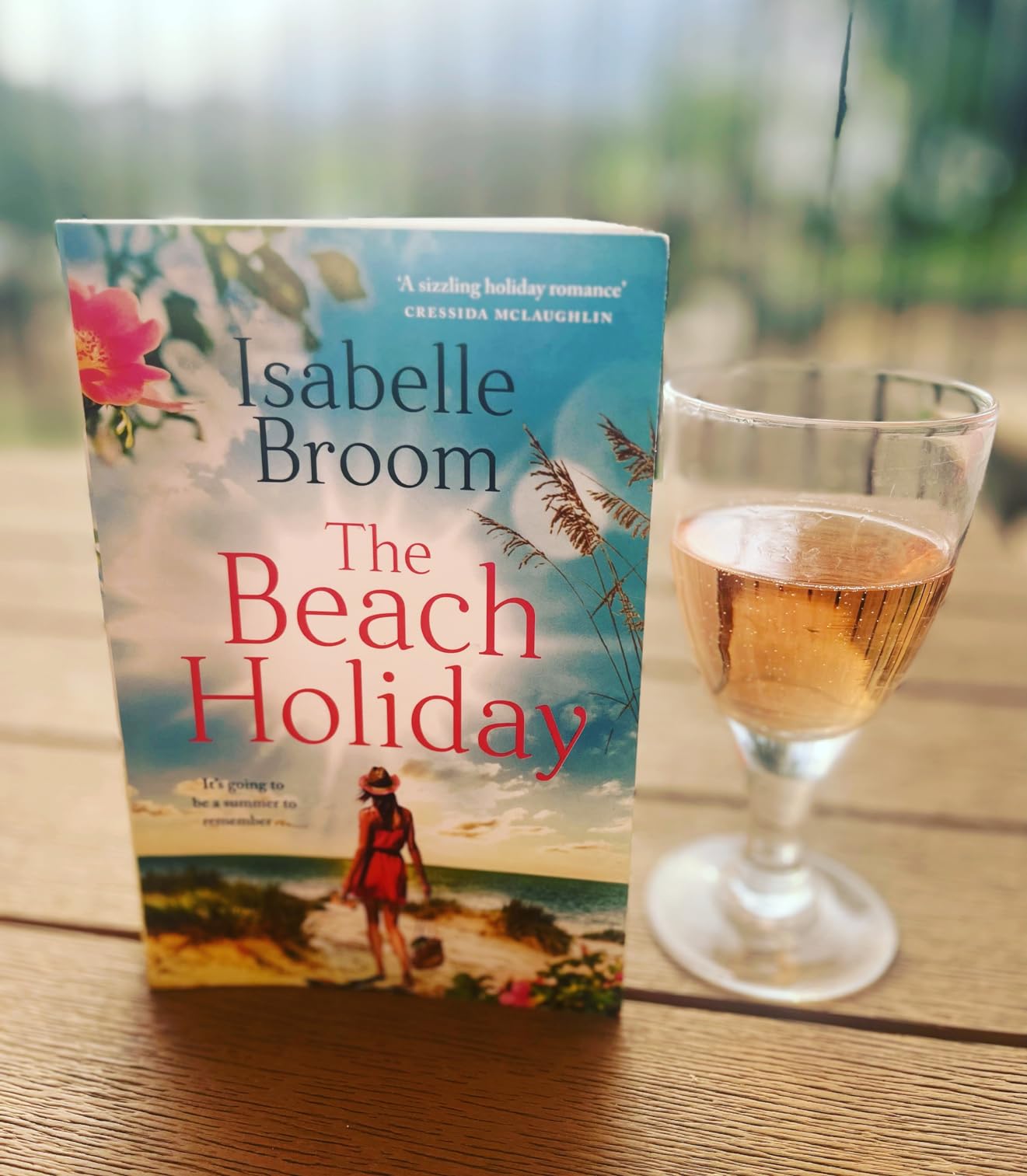 The Beach Holiday: Sunshine fills the pages! Escape to The Hamptons and ...