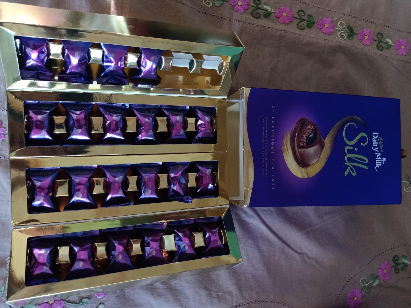 Cadbury Silk Pralines Chocolate Gift Box, 264 Gm : Amazon.in: Grocery ...
