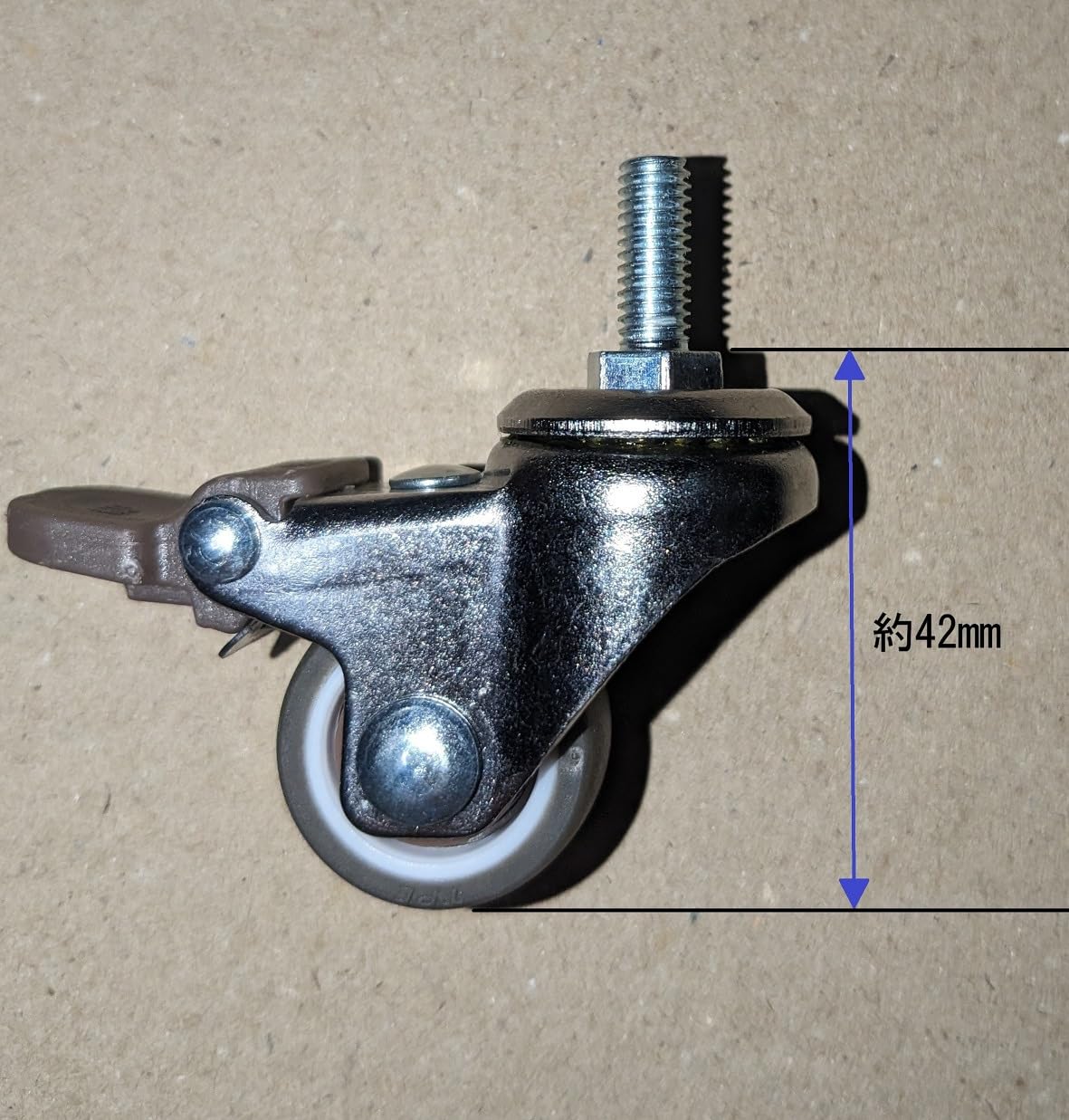 Amazon.co.jp: YFFSFDC L型 キャスター 1.25インチ ブレーキ付き 4個セット ネジ付き 360度回転 静音 自在車キャスター TPEゴム輪 取替えDIY用 交換用 ...