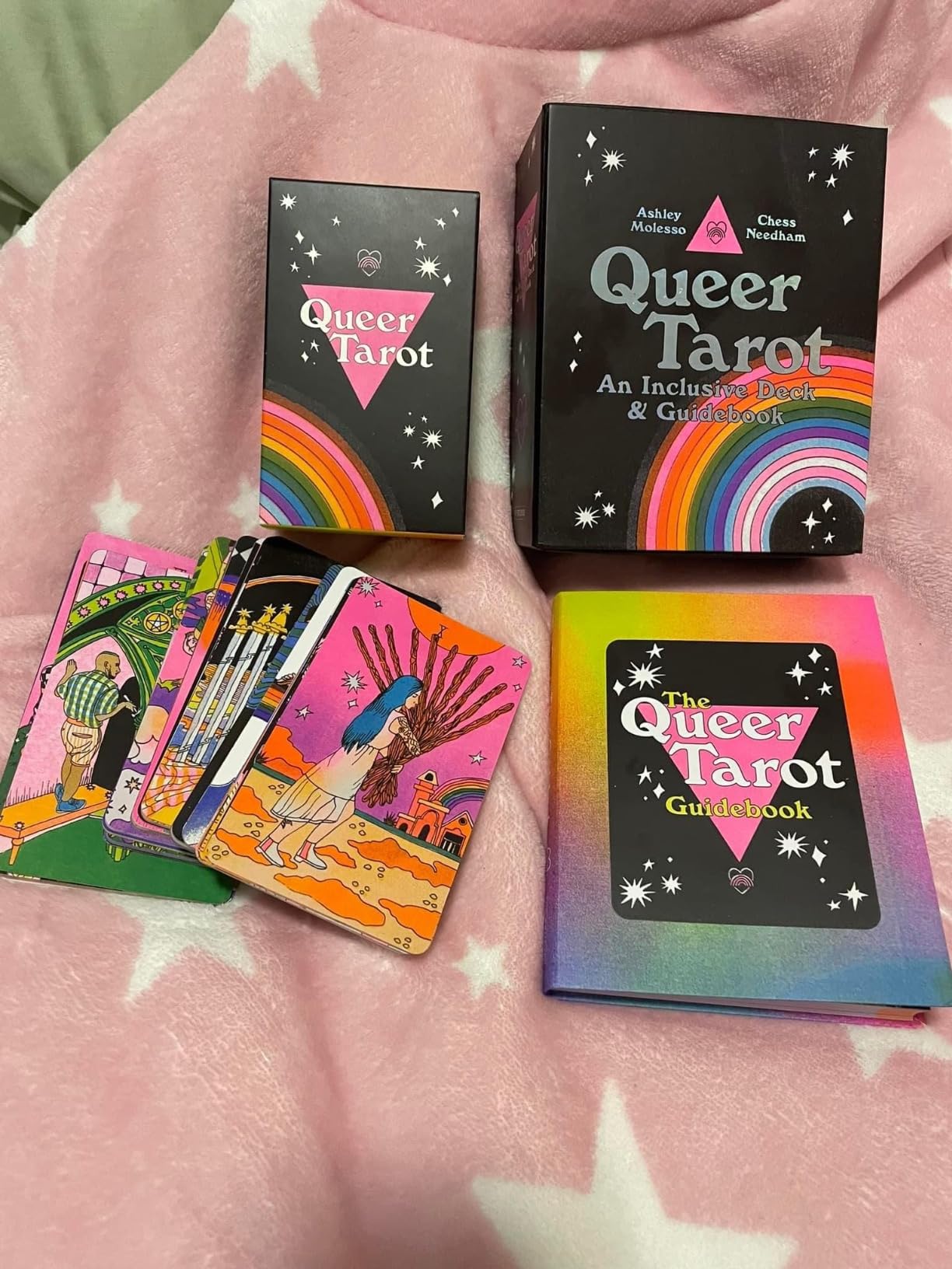 The Queer Tarot: An Inclusive Deck and Guidebook: Molesso, Ashley ...