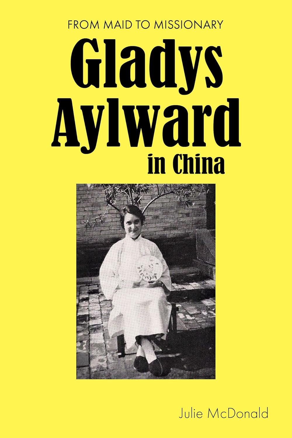 From Maid to Missionary: Gladys Aylward in China (Missionary ...