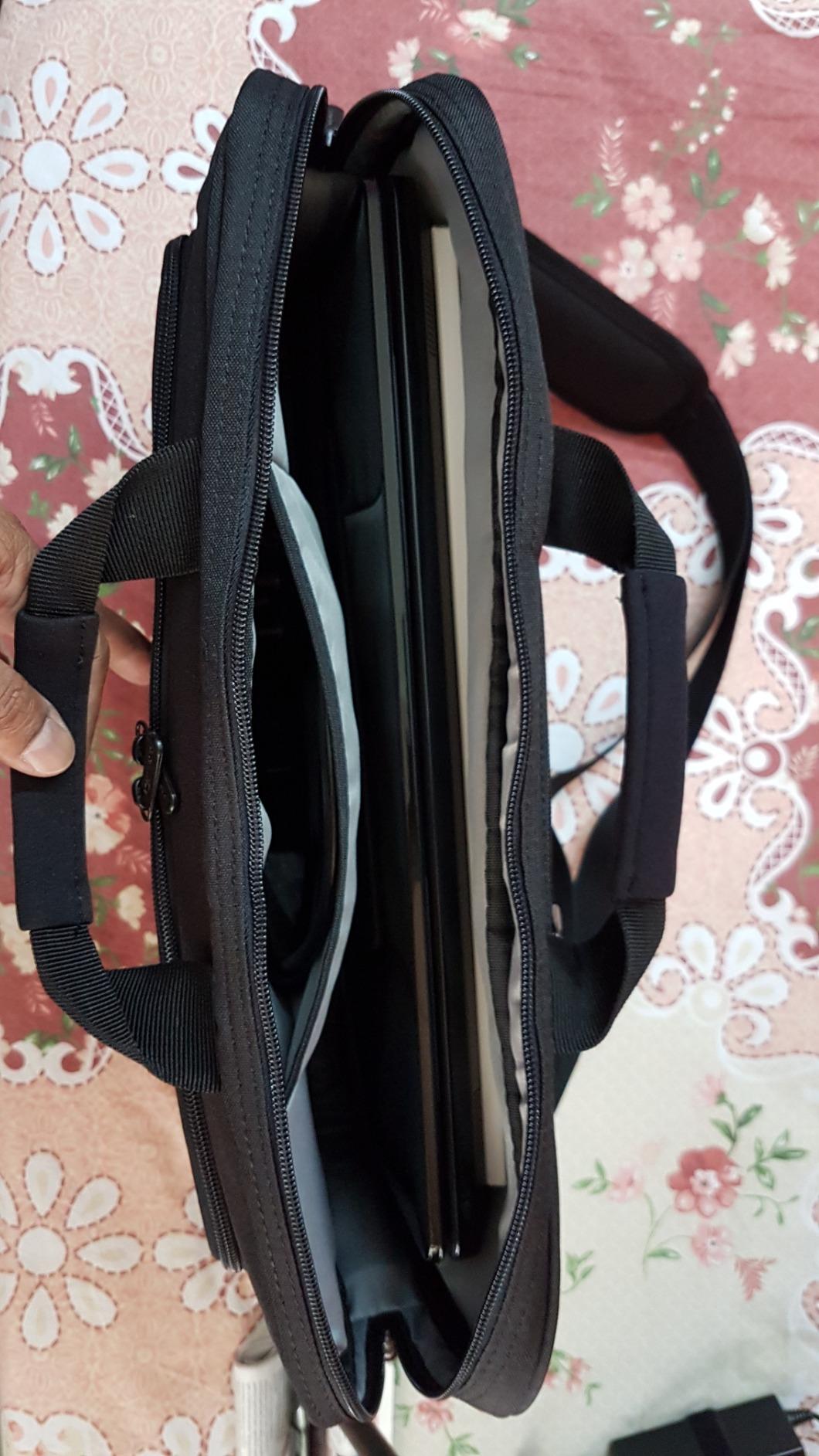 AmazonBasics Laptop and Tablet Case, Black, 44 cm (17.3 inch) - Buy ...