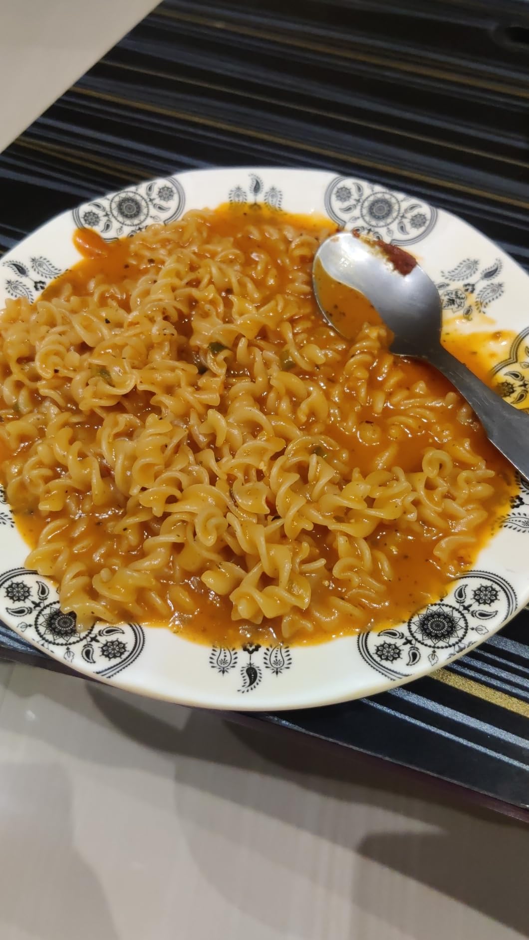 Maggi PAZZTA Instant Pasta - Cheesy Tomato Twist,Vegetarian,68.5 G ...