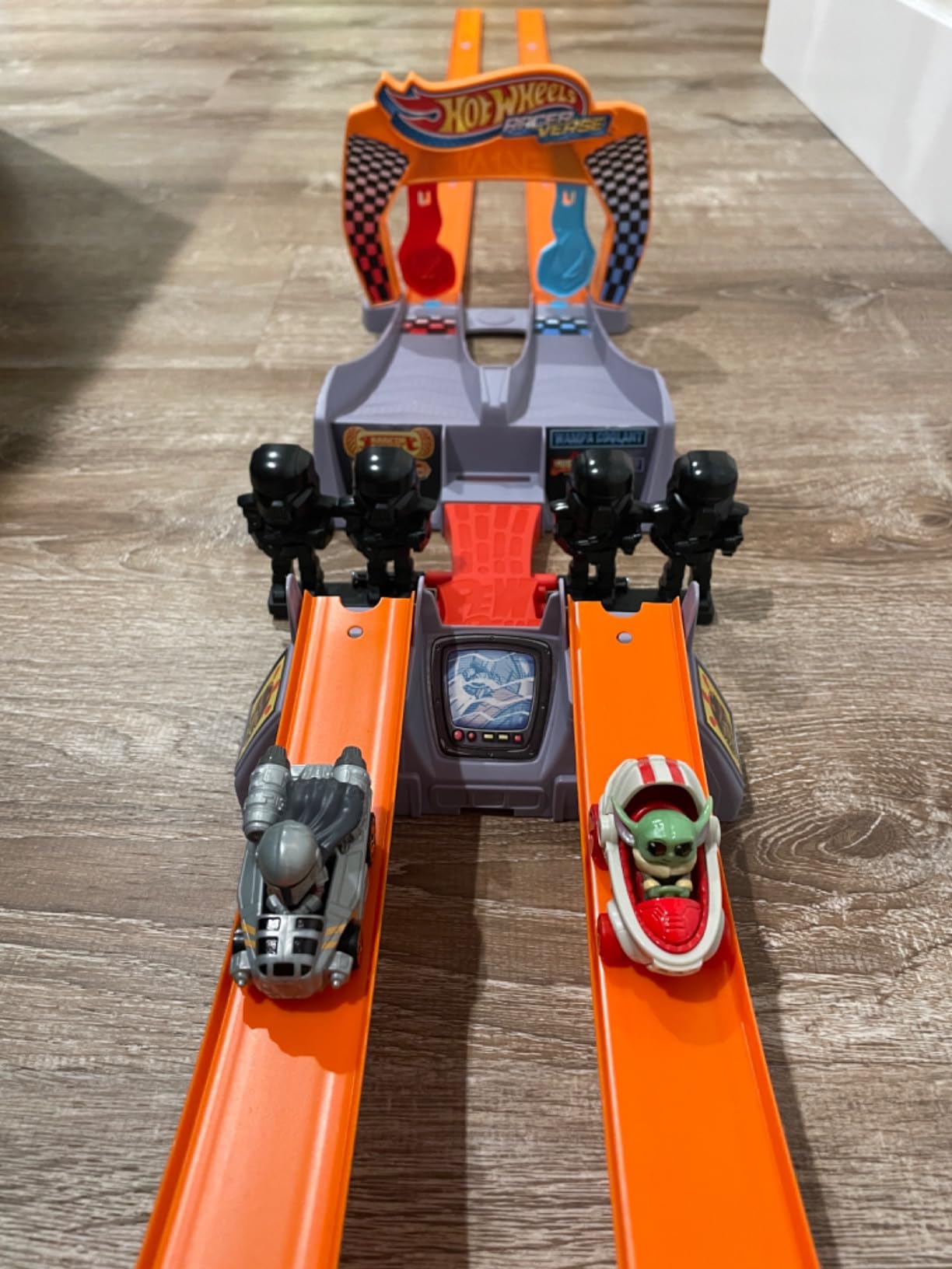 Amazon.com: Hot Wheels Star Wars RacerVerse Toy Car Track Set & 2 Die ...