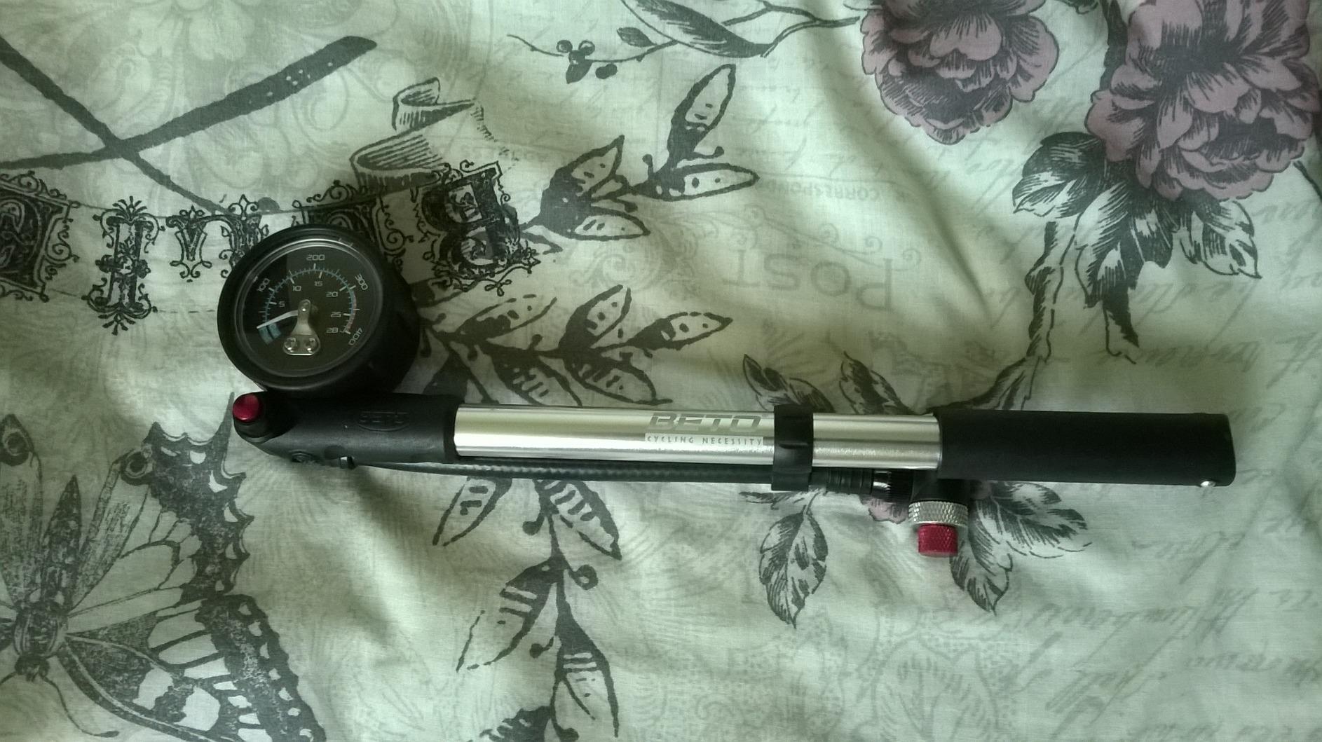 Beto Shock Pump With Gauge And Bleed Valve : Amazon.co.uk: Sports ...