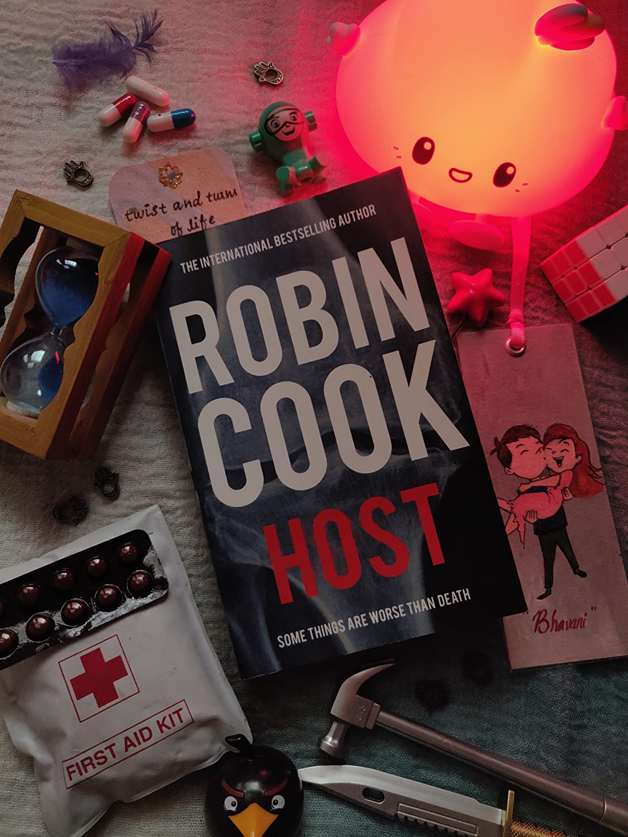 Host : Cook, Robin: Amazon.in: Books